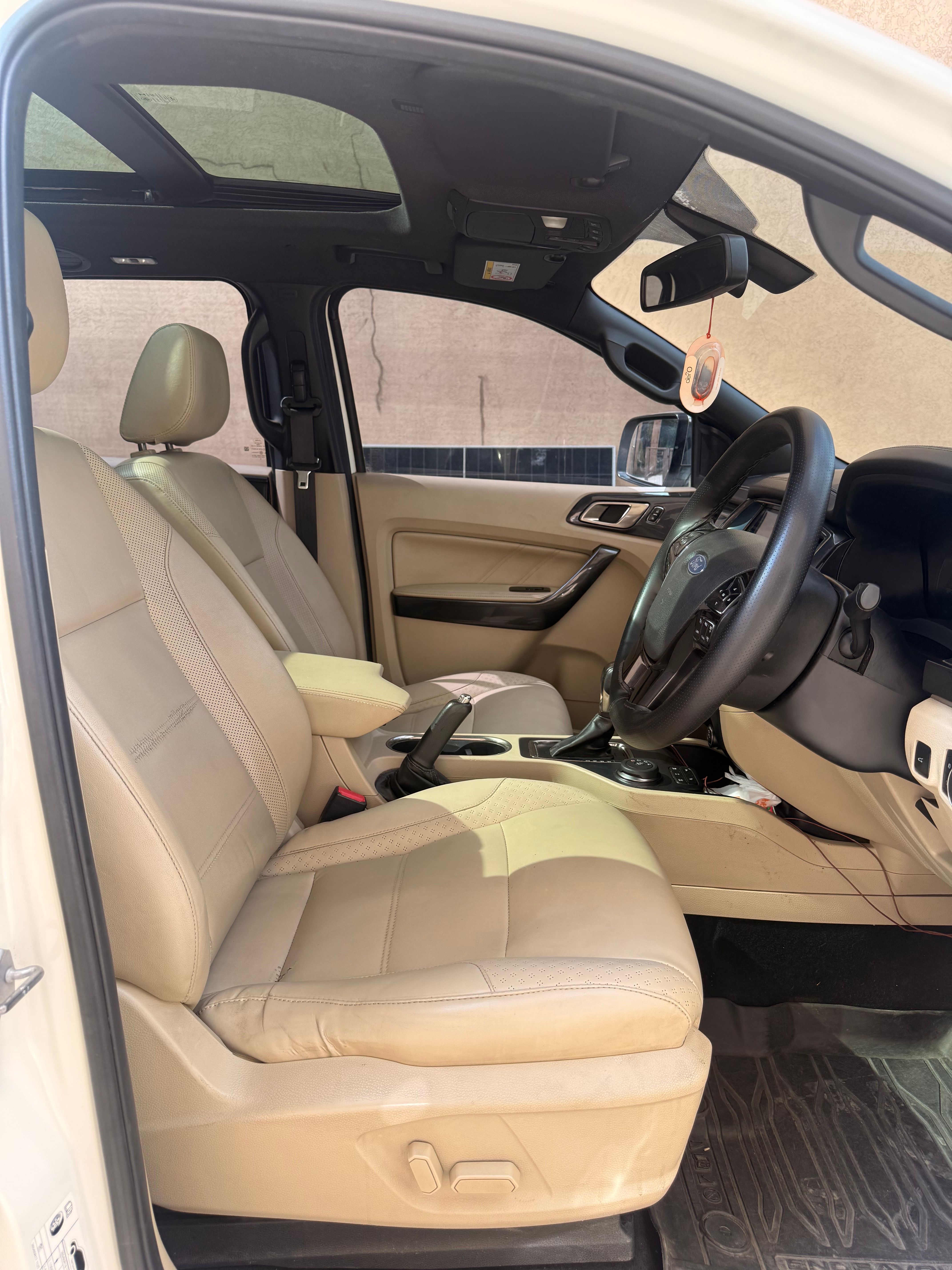 Buy Used Ford Endeavour Titanium Plus 4X4 AT of 2020 model @ 25,75,000 ...