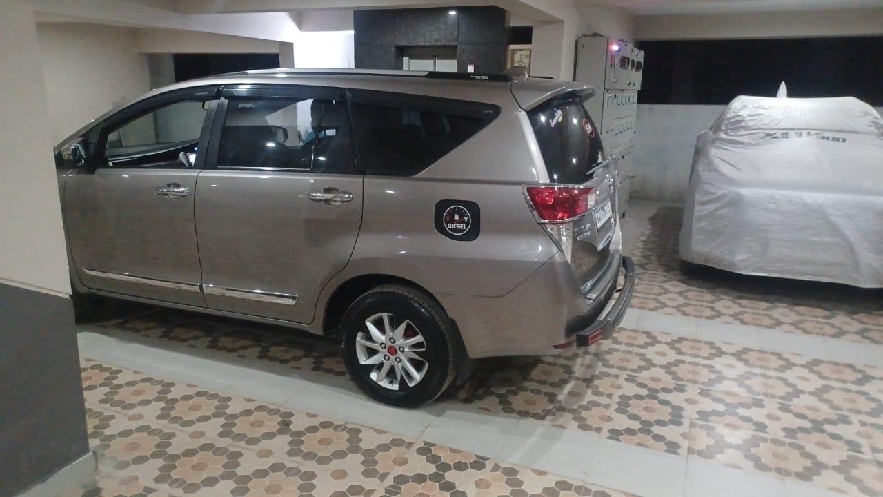 Buy Used Toyota Innova Crysta 2.4 G MT 8S BSIV of 2018 model @ 15 ...