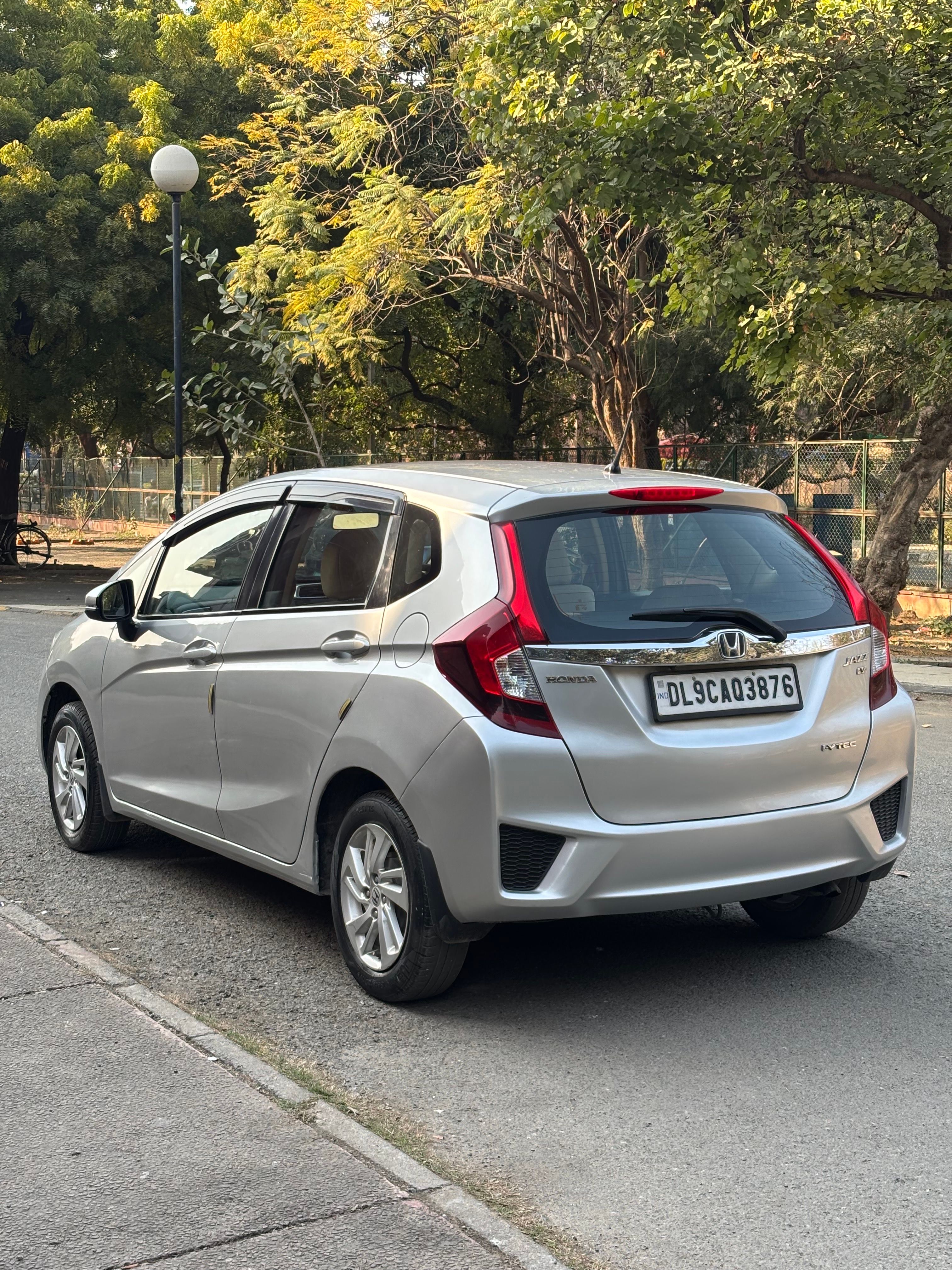 Buy Used Honda Jazz V of 2018 model @ 4,10,000 INR in Delhi - 5319602 ...