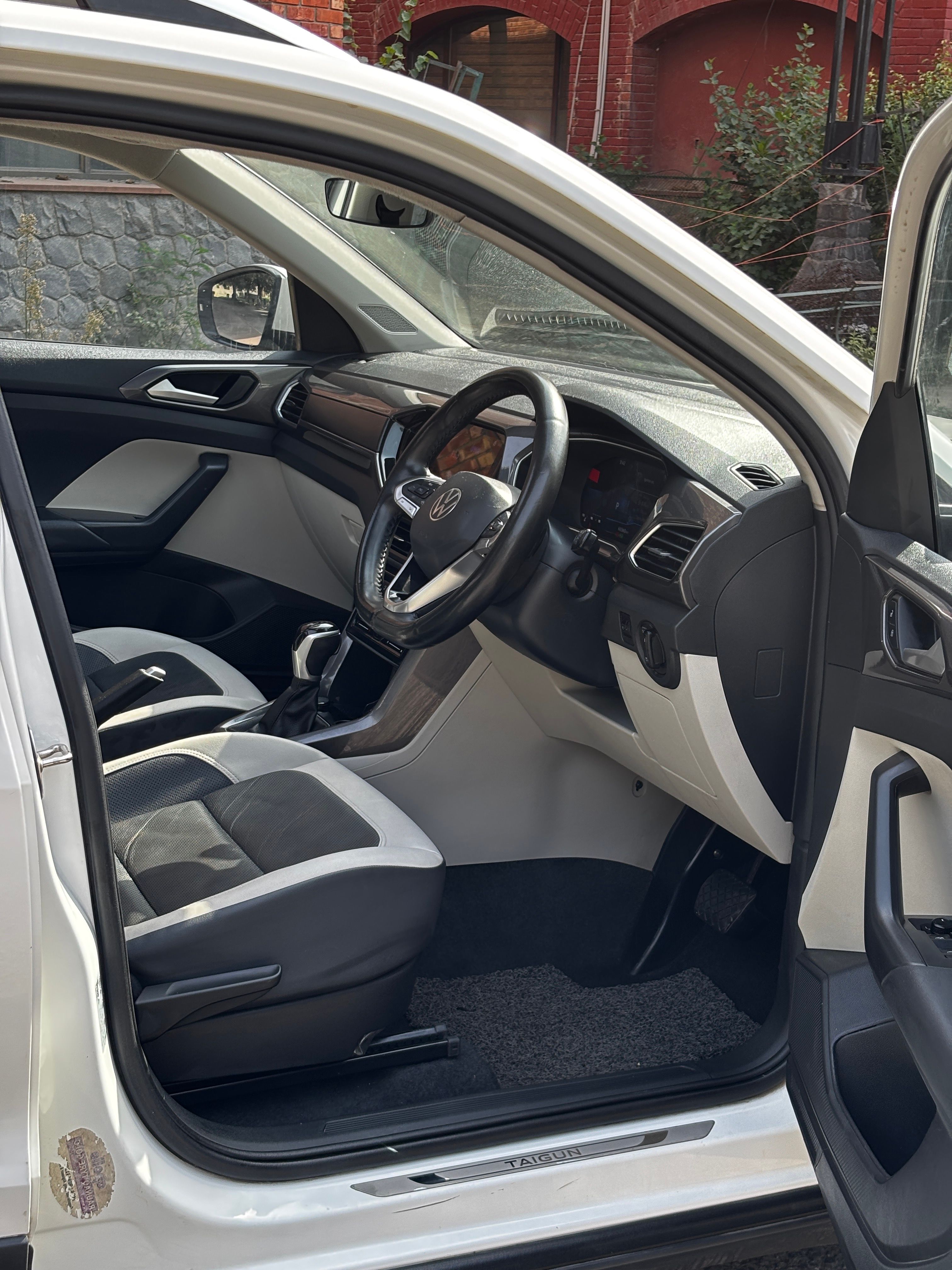 Buy Used Volkswagen Taigun 1.0 TSI Topline BSVI of 2022 model @ 10 ...