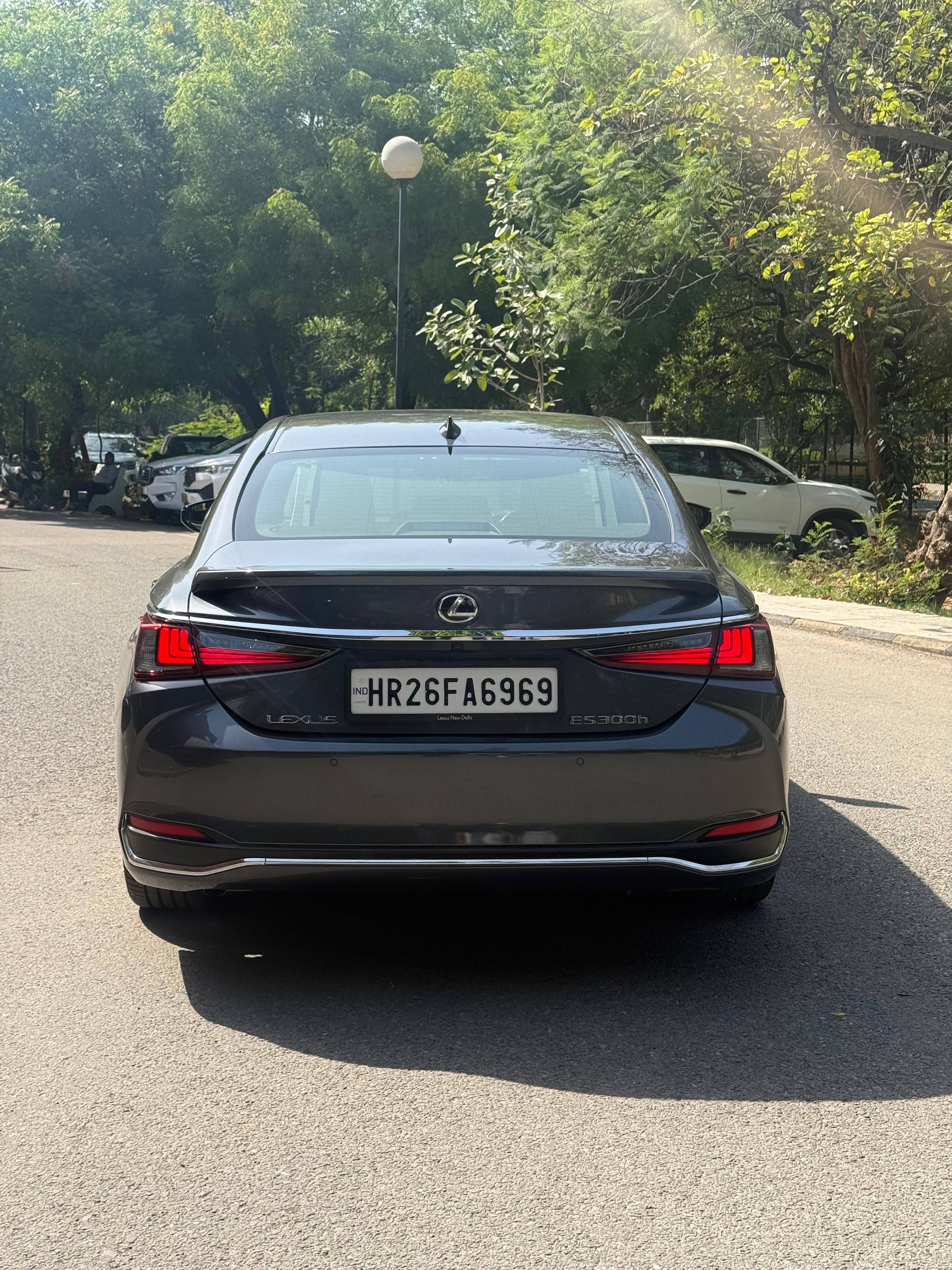 Buy Used Lexus ES 300h Exquisite of 2023 model @ 43,90,000 INR in Delhi ...