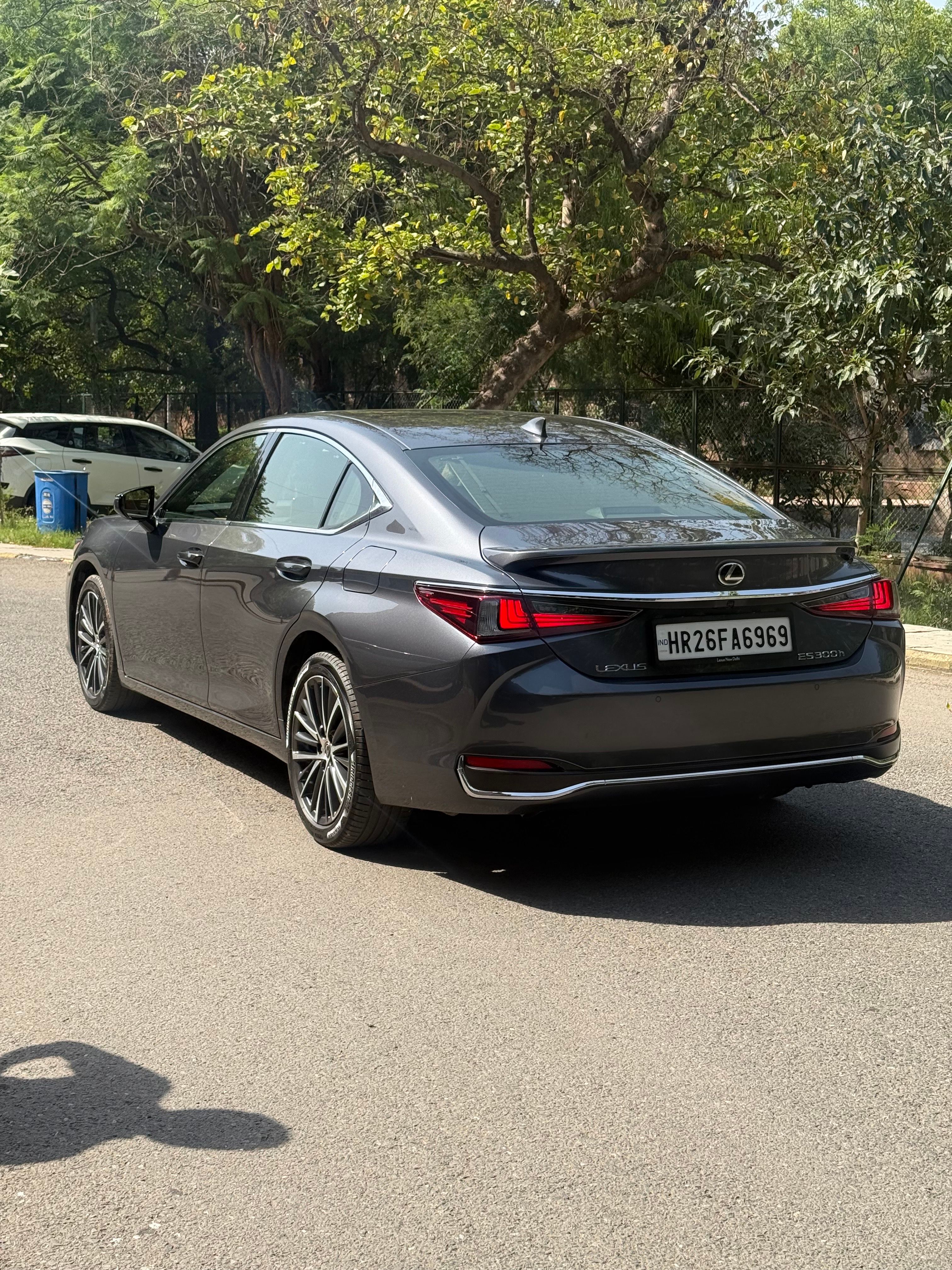 Buy Used Lexus ES 300h Exquisite of 2023 model @ 43,90,000 INR in Delhi ...
