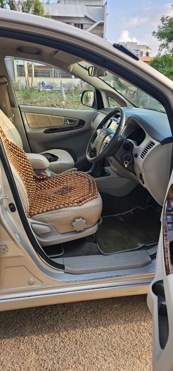 Buy Used Toyota Innova 2.5 G Diesel 7 Seater BS IV of 2014 model @ 11 ...
