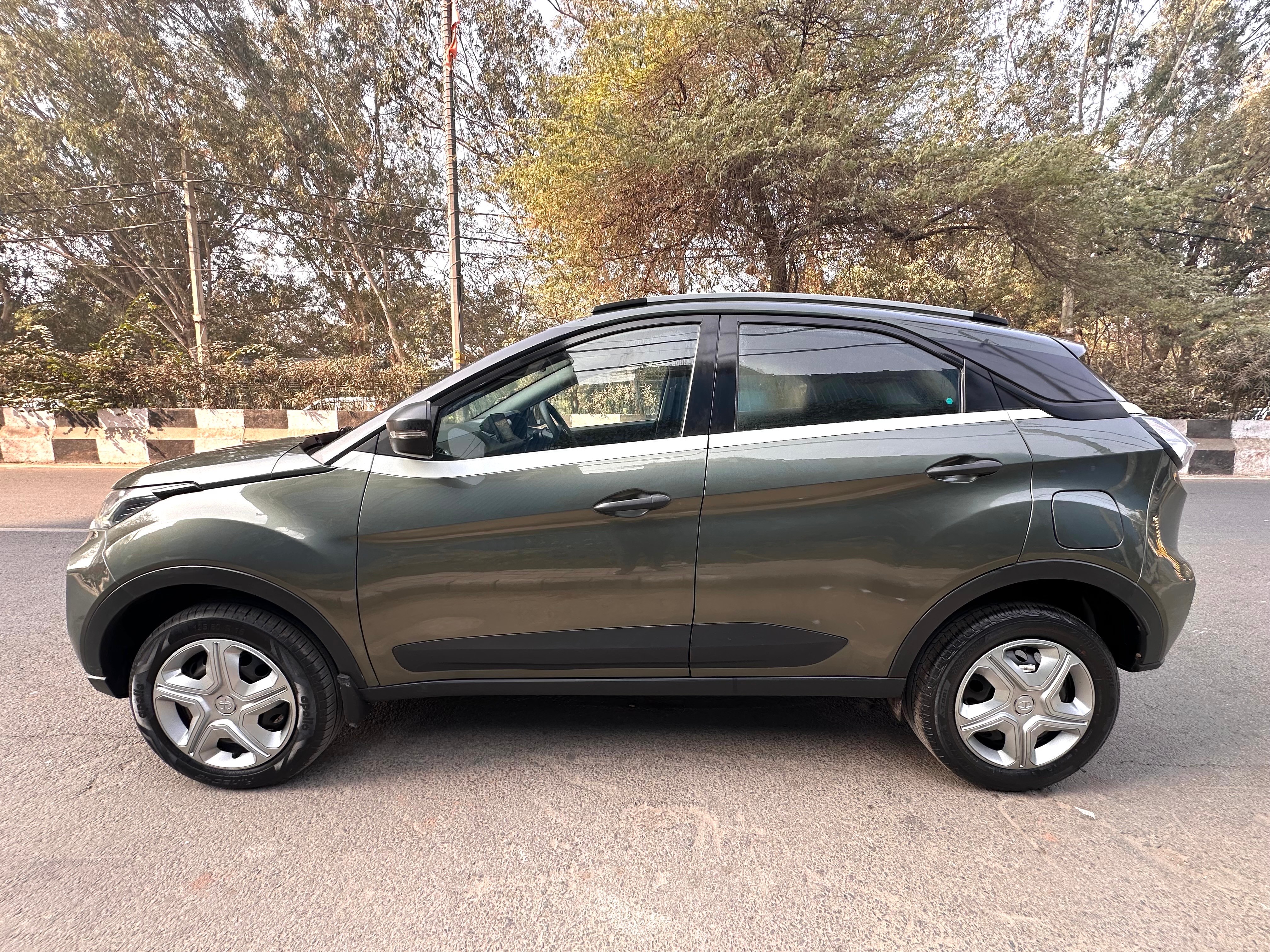 Buy Used Tata Nexon XMA AMT BSVI of 2021 model @ 5,60,000 INR in Delhi ...