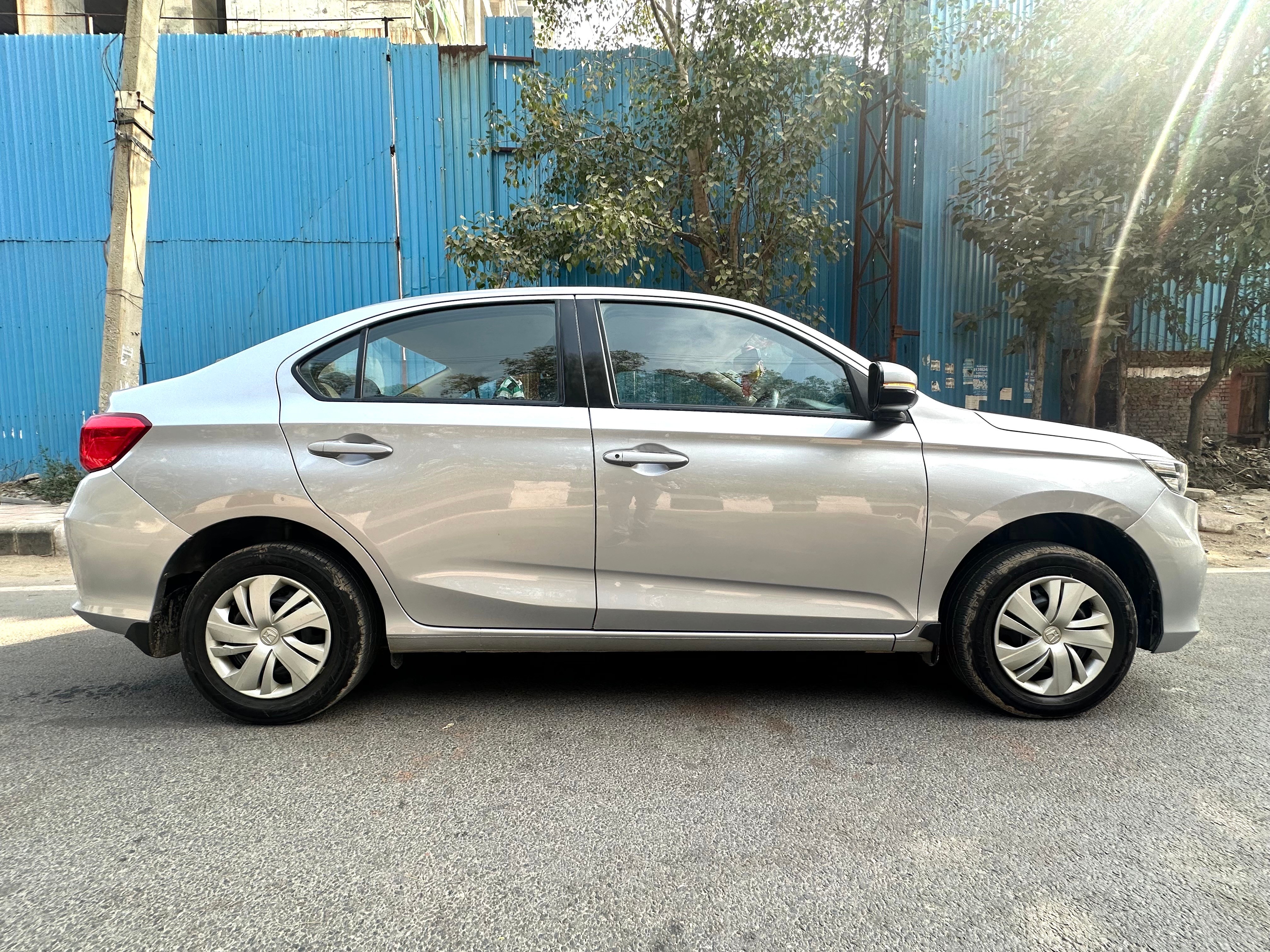 Buy Used Honda Amaze S Petrol BSIV of 2019 model @ 3,99,000 INR in Delhi - 4968259 - ZigWheels.com
