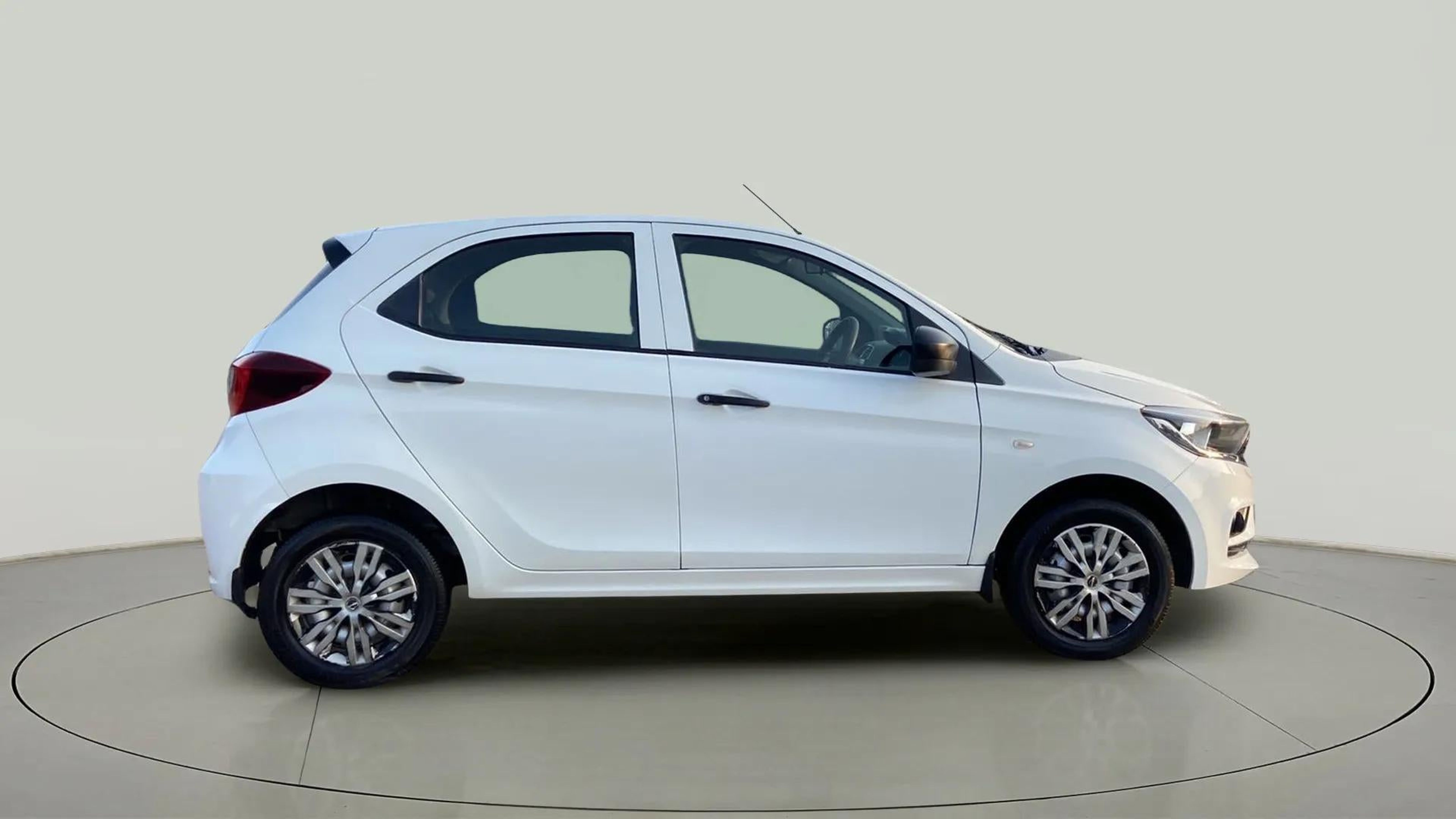Used Tata Tiago XM CNG BSVI Car in Surat, 2022 Model - Find Best Deals ...