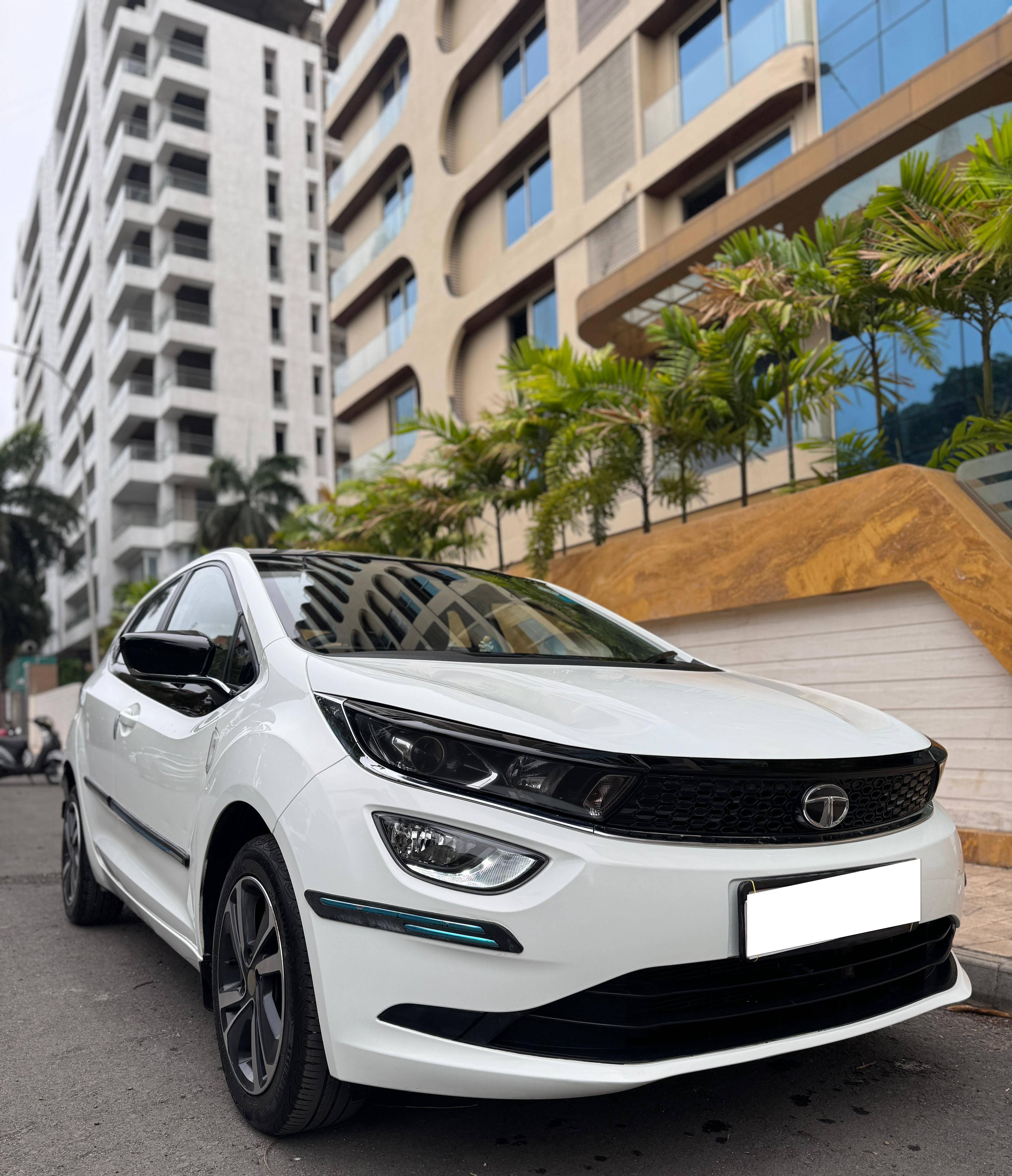 Used Tata Altroz XZ CNG Car in Surat, 2023 Model - Find Best Deals! | CarDekho.com