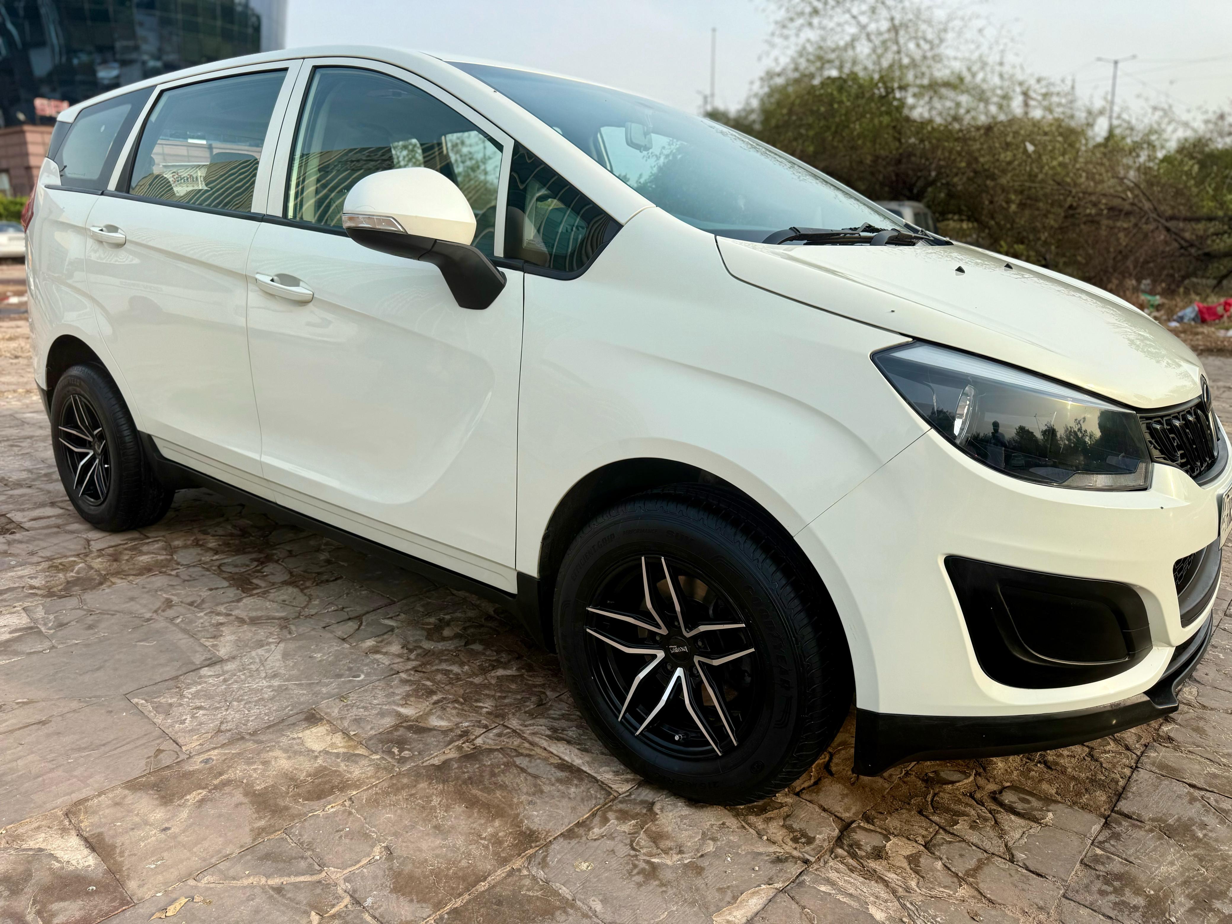 Used Mahindra Marazzo M4 Car in New Delhi, 2020 Model - Find Best Deals ...
