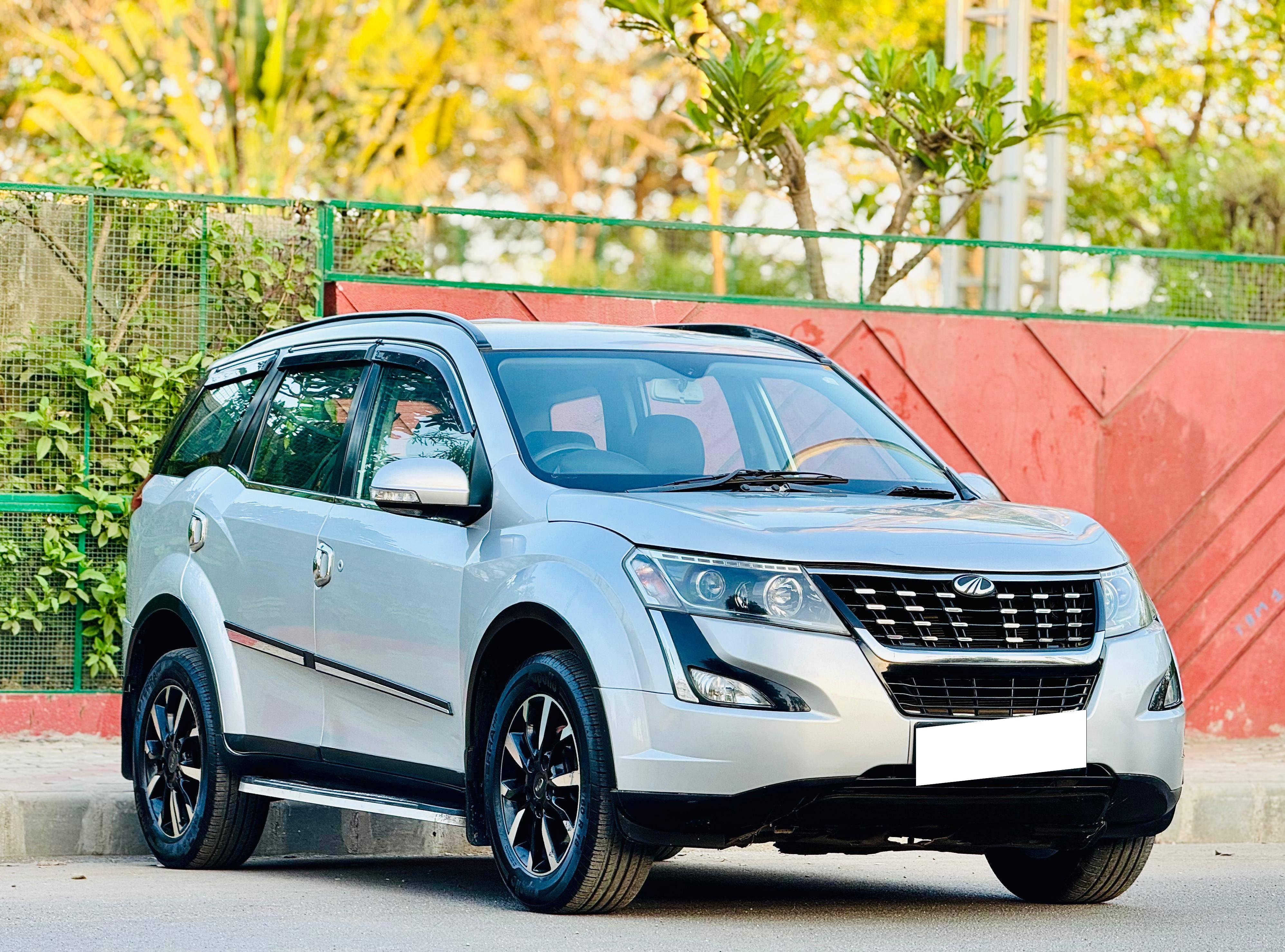 Used Mahindra XUV500 W7 BSIV Car in Surat, 2018 Model - Find Best Deals ...