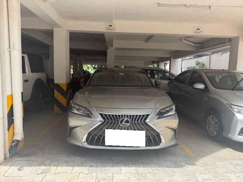 Used Lexus ES 300h Luxury Car in Chennai, 2023 Model - Find Best Deals ...