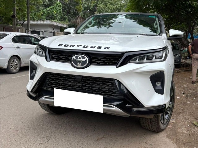 Used Toyota Fortuner Legender 4x2 AT BSVI Car in New Delhi, 2022 Model ...