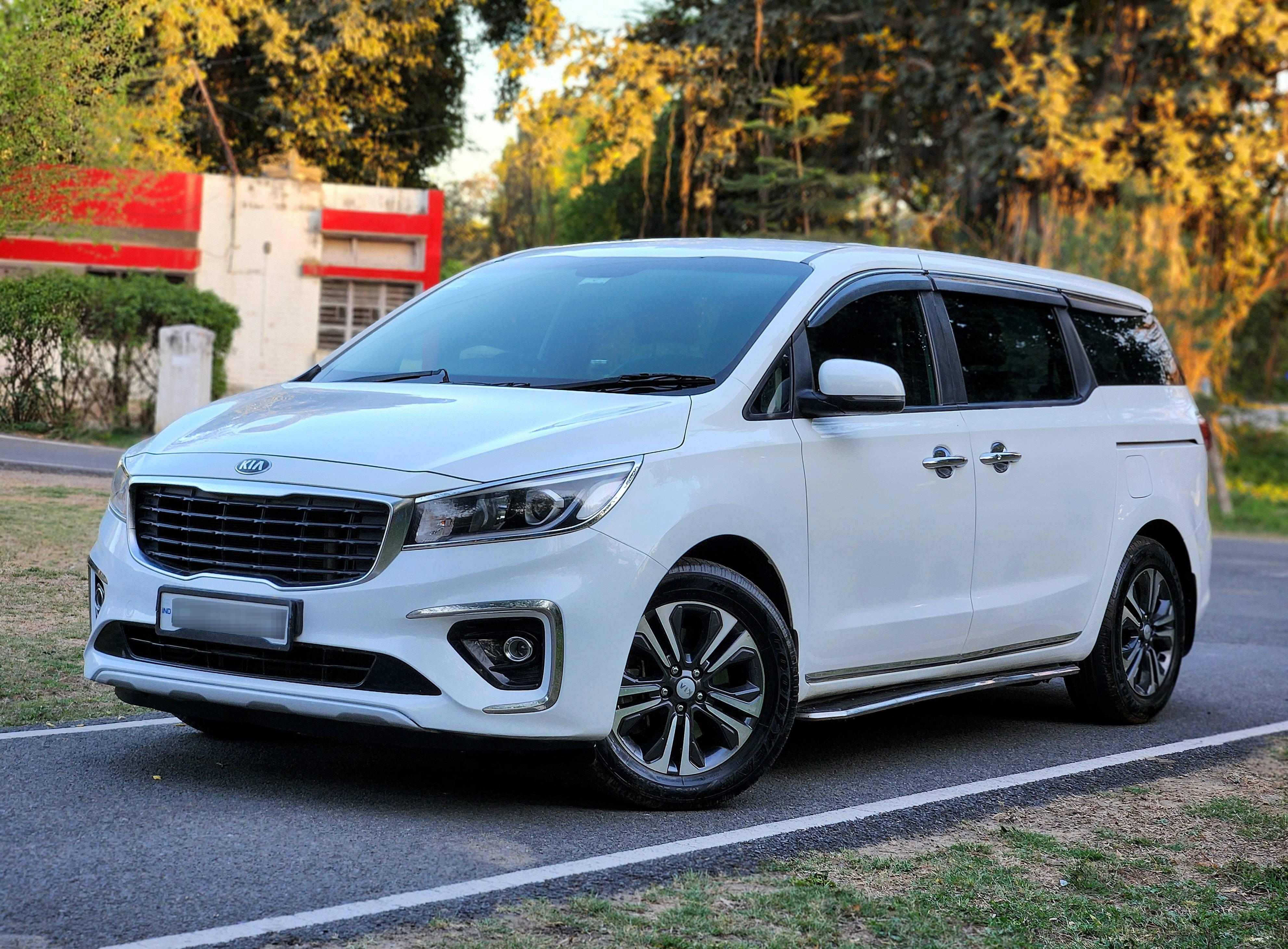 Used Kia Carnival Premium Car in New Delhi, 2021 Model - Find Best Deals! | CarDekho.com