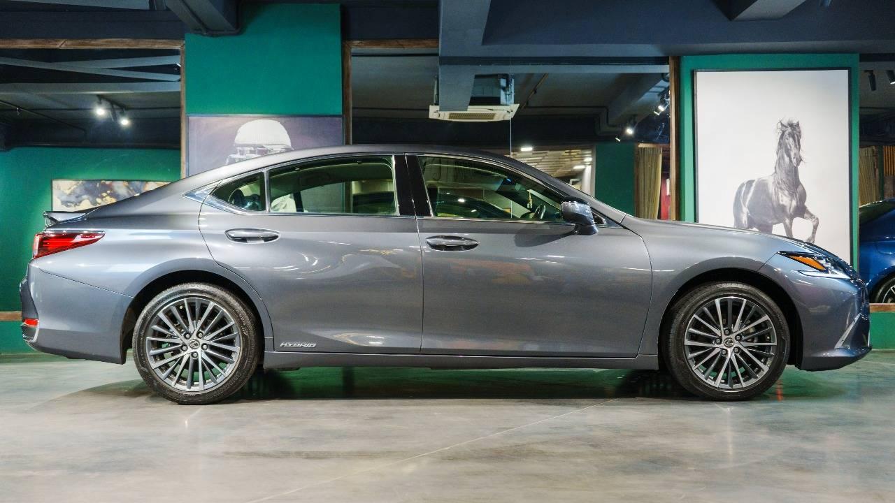 Used Lexus ES 300h Luxury Car in New Delhi, 2022 Model - Find Best ...