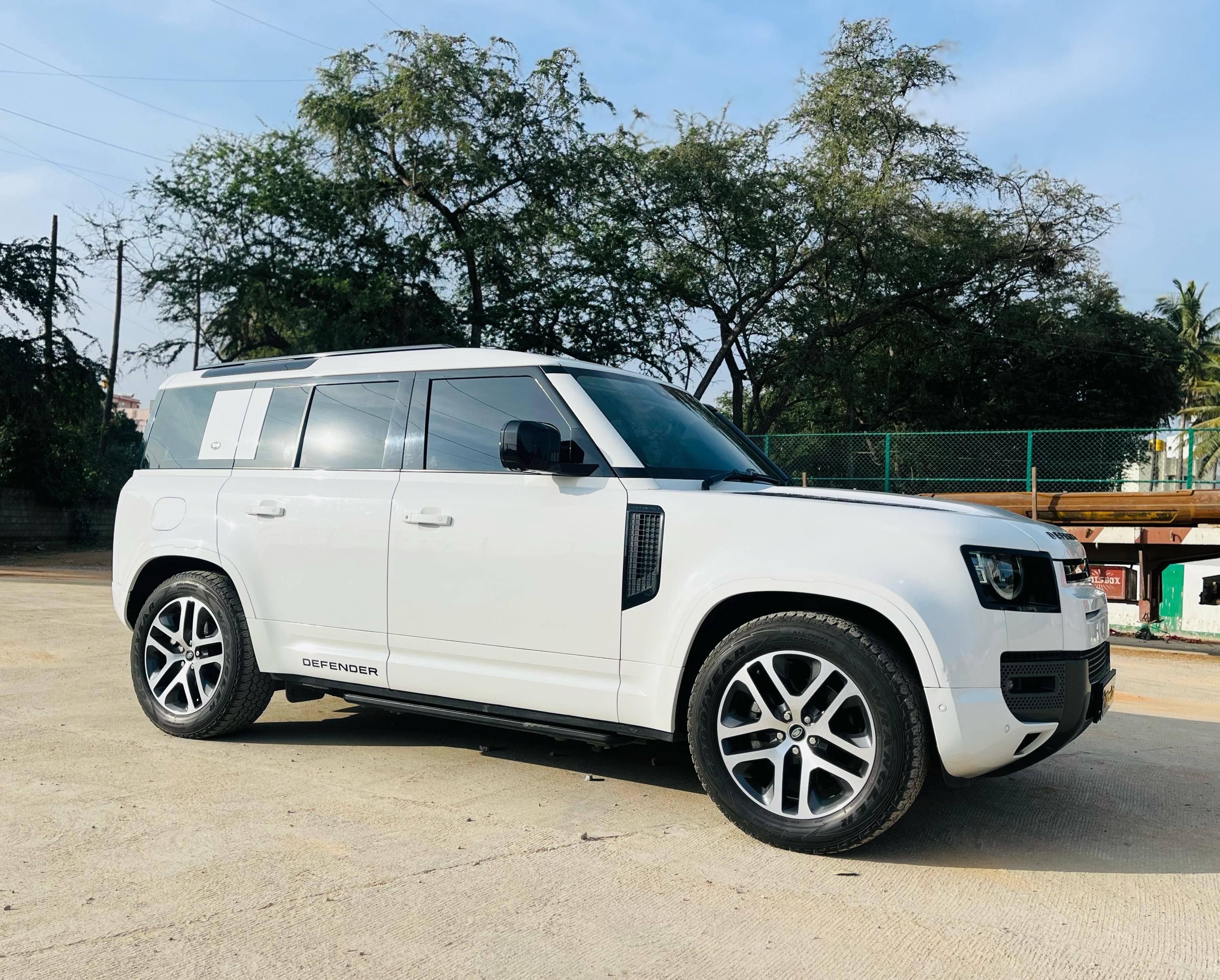 Used Land Rover Defender 110 SE Car in Bangalore, 2021 Model - Find ...