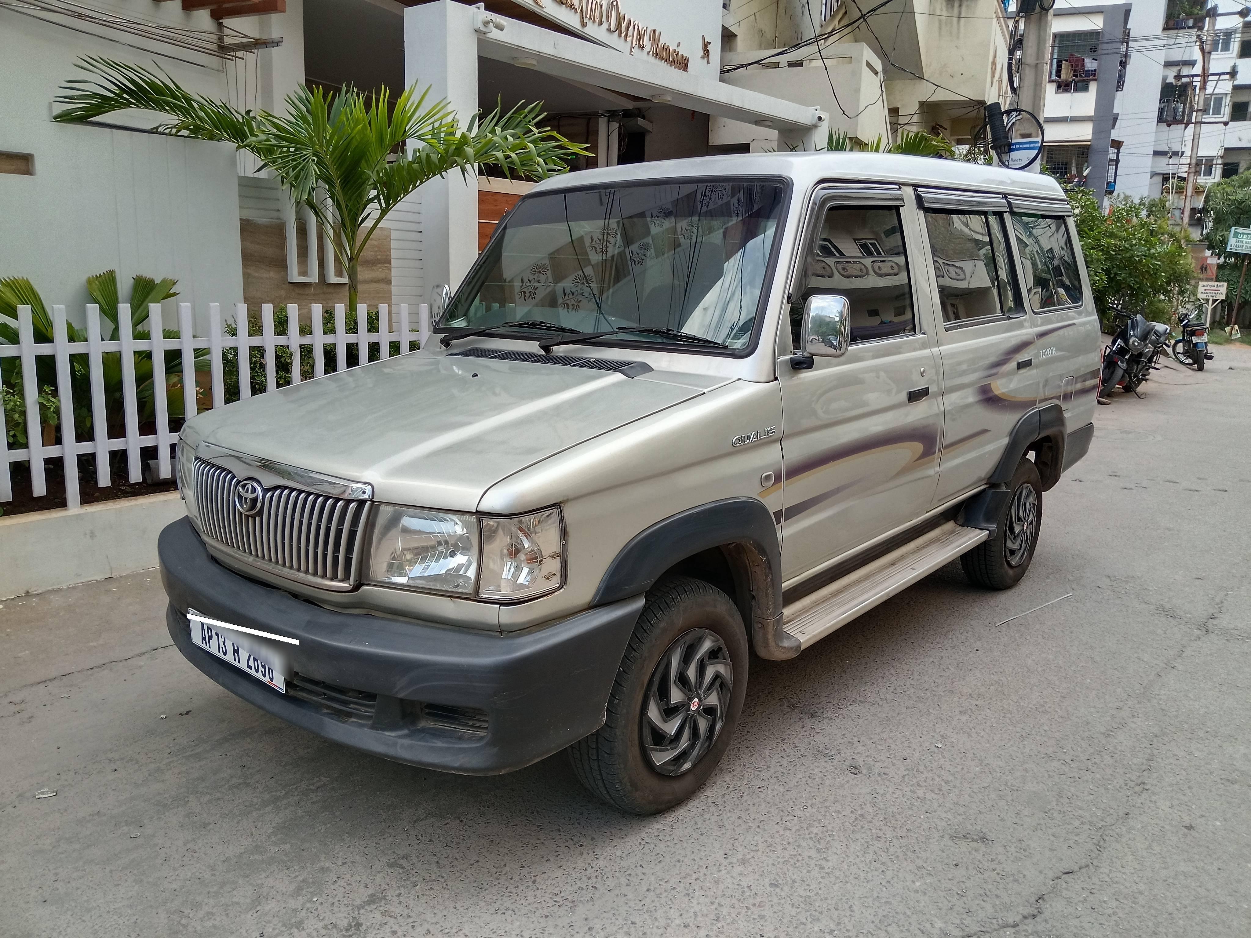 Used Toyota Qualis RST Car in Hyderabad, 2004 Model - Find Best Deals ...