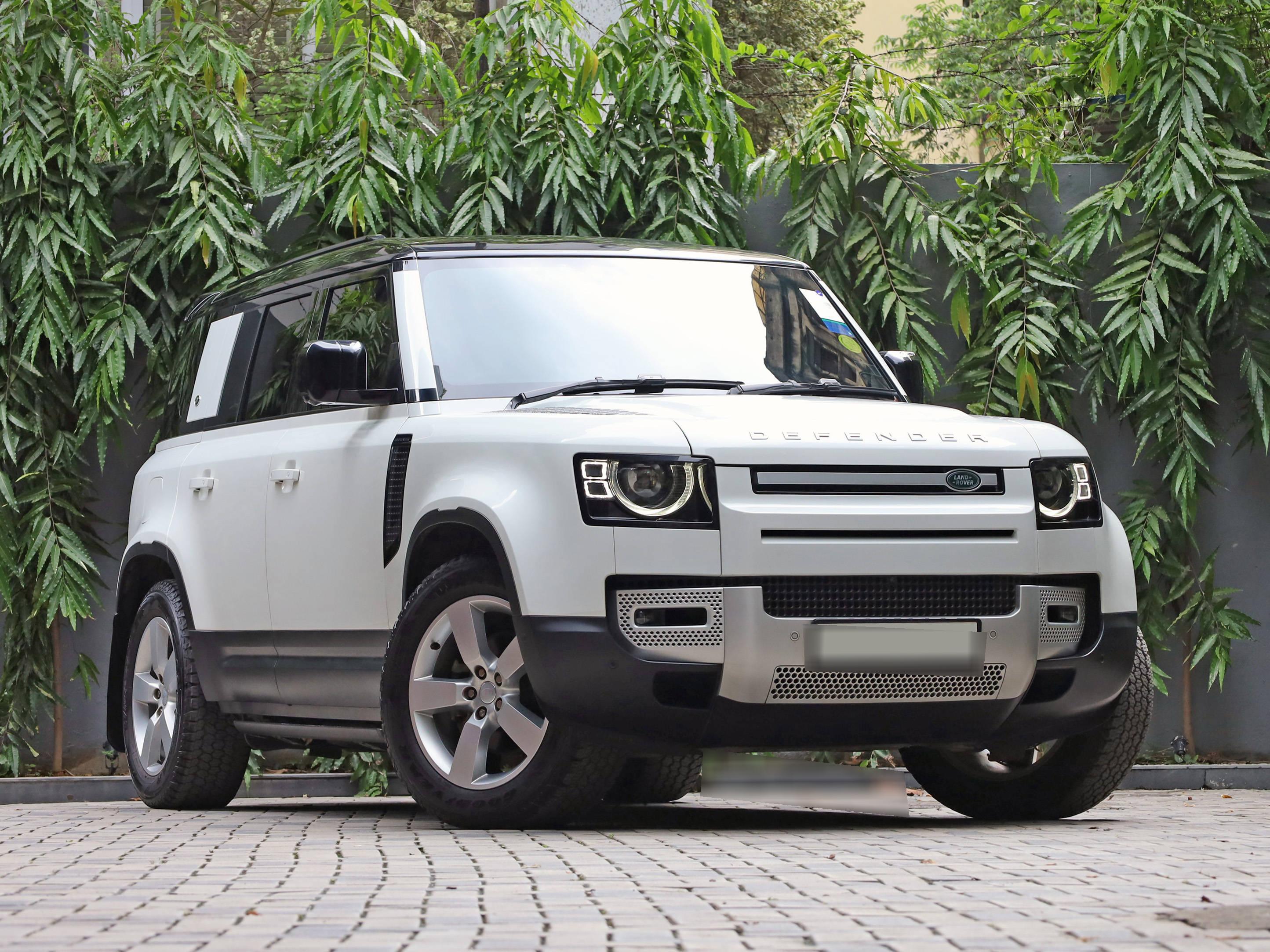 Used Land Rover Defender 2.0 110 HSE Car in Kolkata, 2022 Model - Find ...
