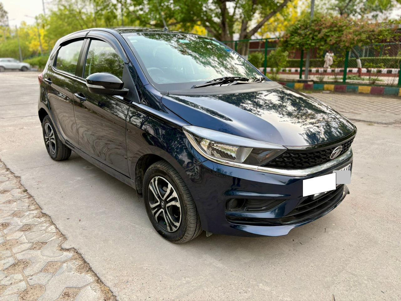 Used Tata Tiago XT Rhythm CNG Car in New Delhi, 2023 Model - Find Best ...