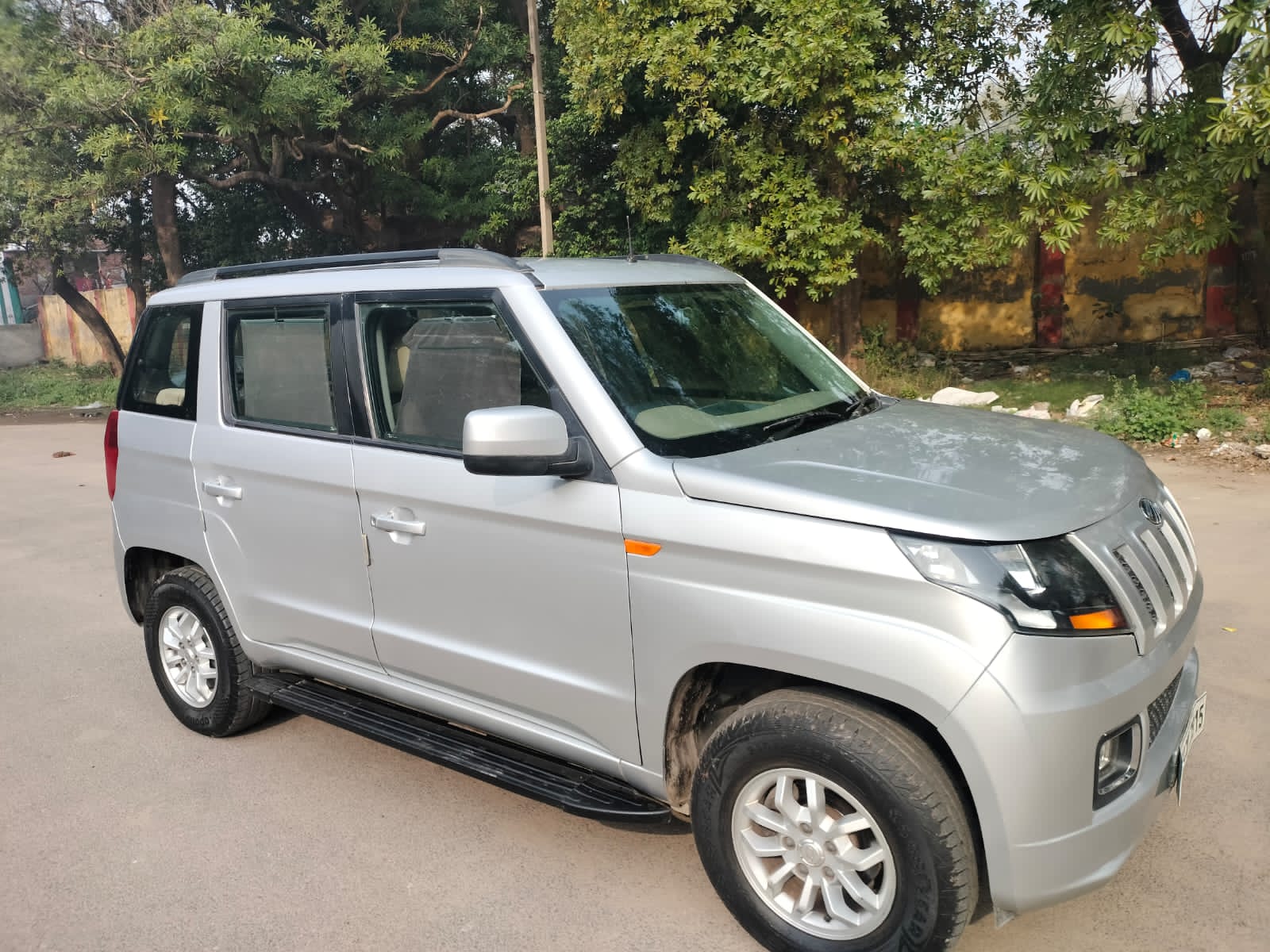 Used Mahindra TUV 300 T8 Car in New Delhi, 2017 Model - Find Best Deals ...