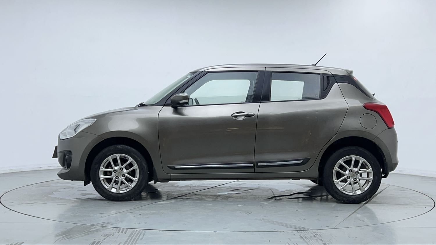 Used Maruti Swift ZXI AMT Car in New Delhi, 2019 Model - Find Best ...