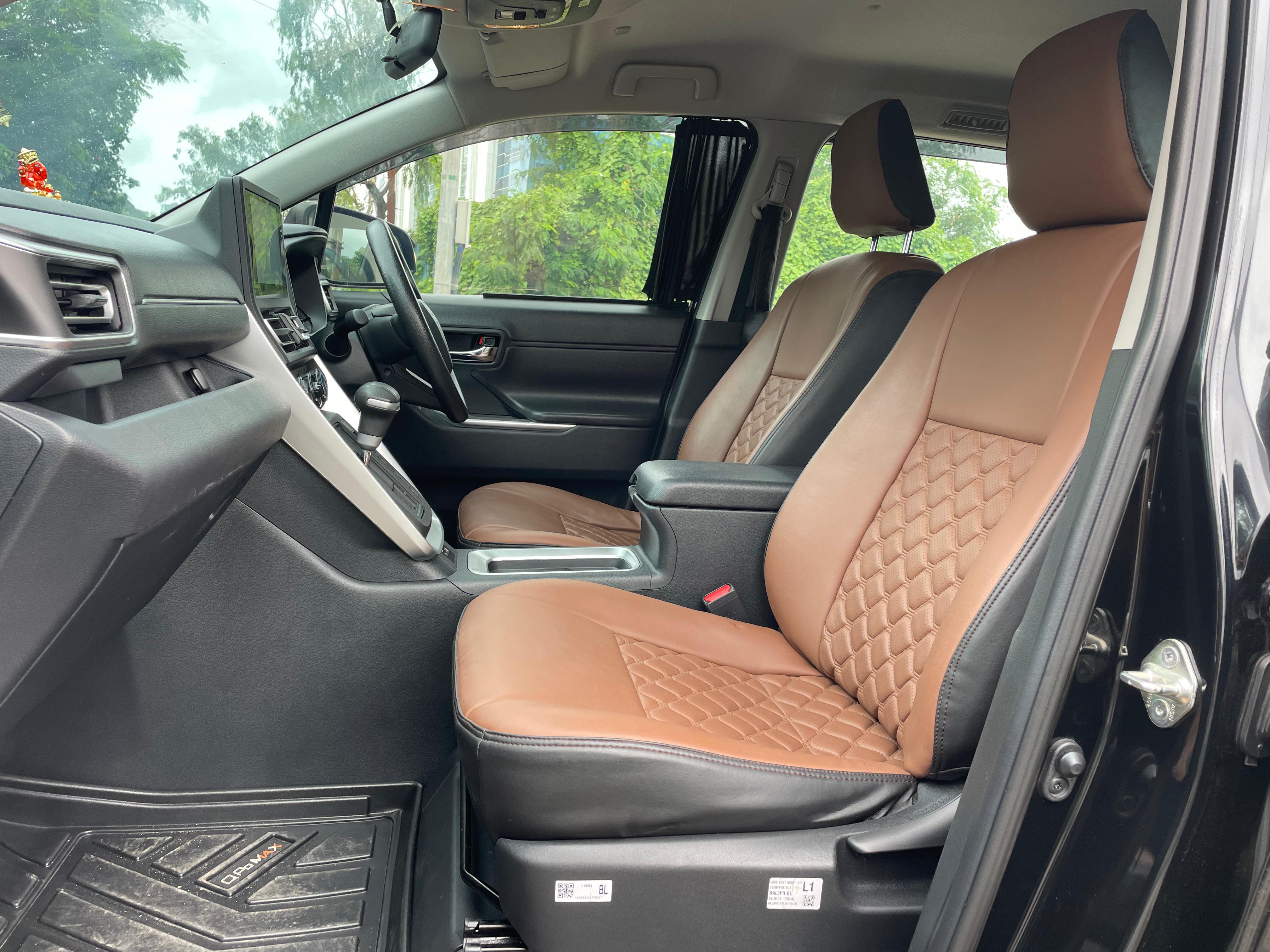 Buy Used Toyota Innova Hycross GX 7STR of 2024 model @ 21,95,000 INR in ...