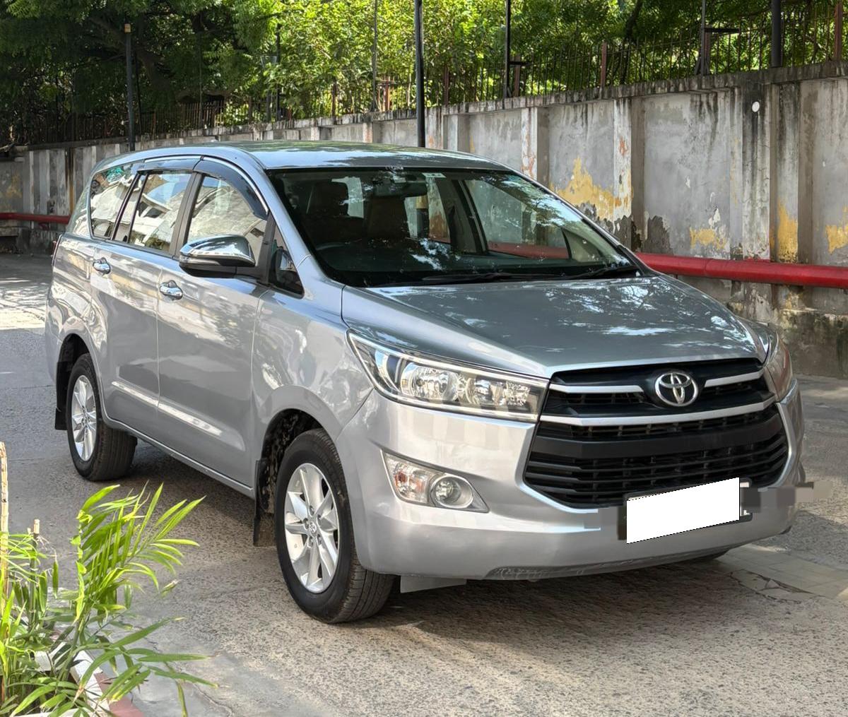Used Toyota Innova Crysta 2.4 GX AT Car in New Delhi, 2020 Model - Find ...
