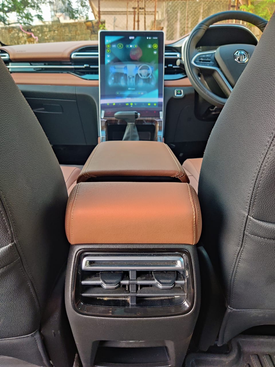 Buy Used MG Hector Plus Savvy Pro CVT 7 Str 2023-2025 of 2023 model @ 19,25,000 INR in Mumbai ...