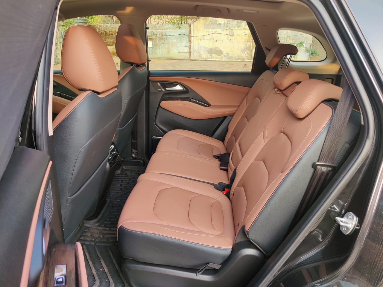 Buy Used MG Hector Plus Savvy Pro CVT 7 Str 2023-2025 of 2023 model @ 19,25,000 INR in Mumbai ...