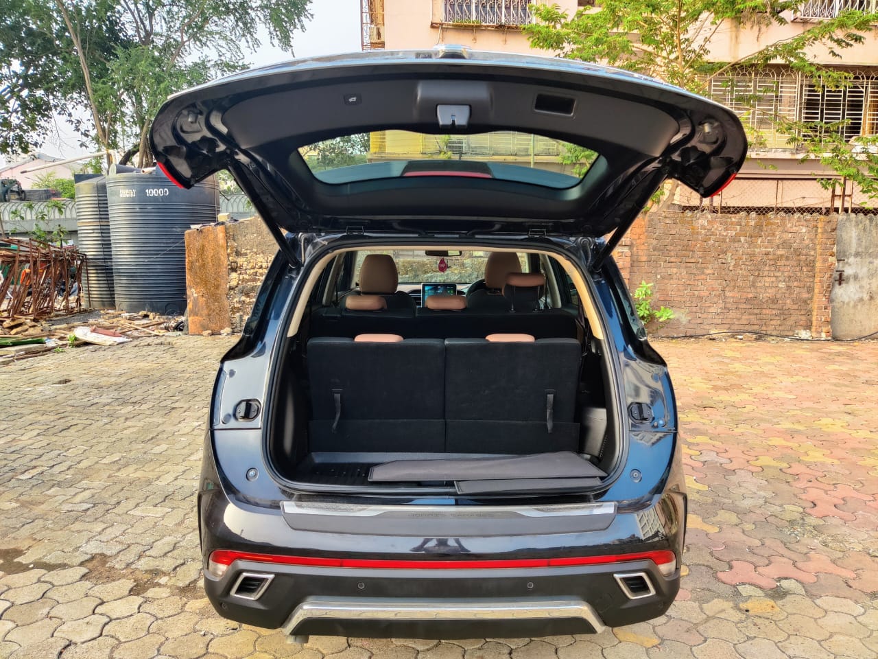 Buy Used MG Hector Plus Savvy Pro CVT 7 Str 2023-2025 of 2023 model @ 19,25,000 INR in Mumbai ...