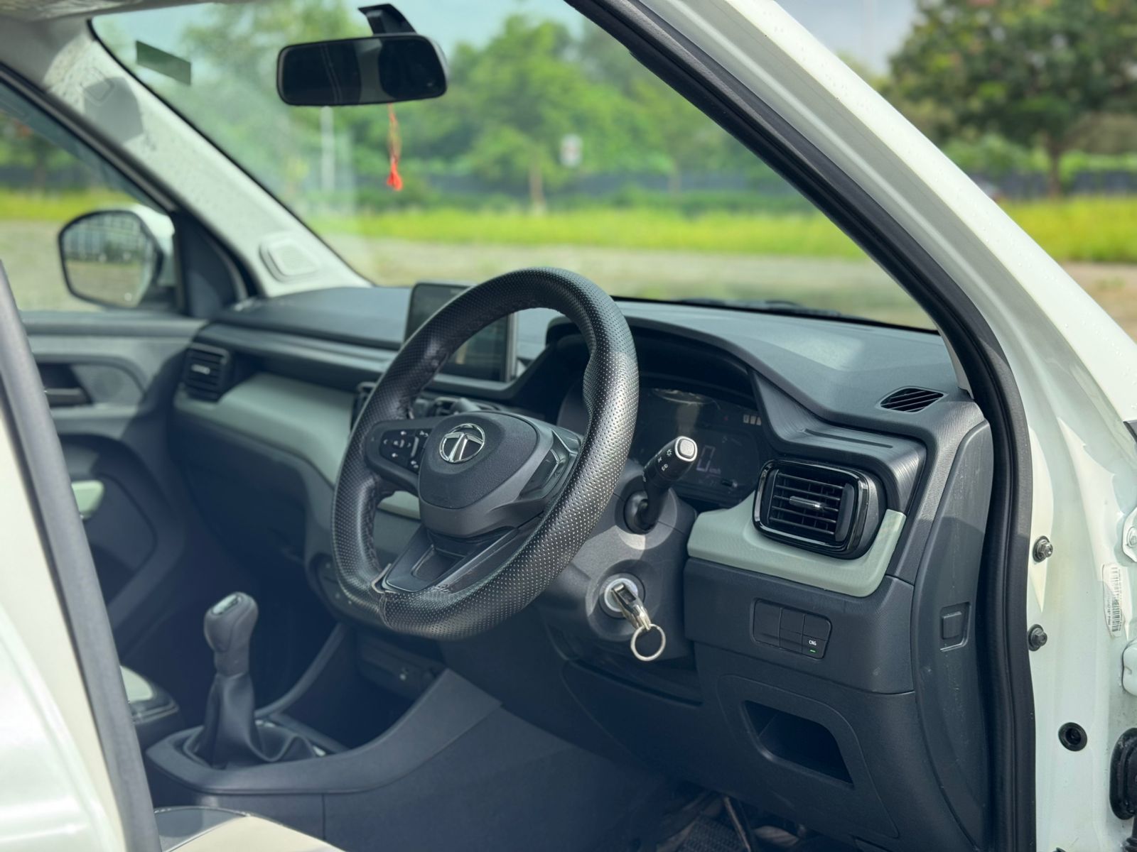 Buy Used Tata Punch Adventure Rhythm CNG of 2023 model @ 6,49,000 INR ...