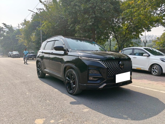 Used 2024 MG Hector Plus 1451 cc Petrol Automatic Car in Noida at ₹18. ...