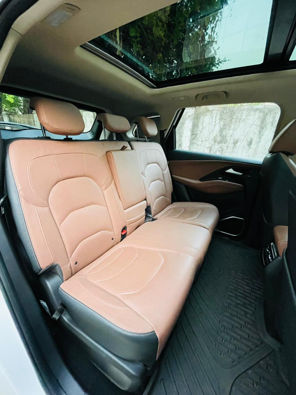 Buy Used MG Hector Plus 1.5 Turbo Savvy Pro CVT 7 Str BSVI of 2023 model @ 17,45,000 INR in ...