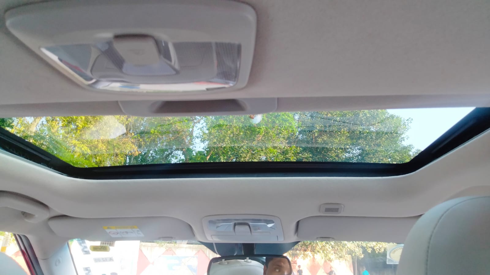 Buy Used Mahindra XUV300 W8 Opt of 2022 model @ 7,90,000 INR in Delhi ...