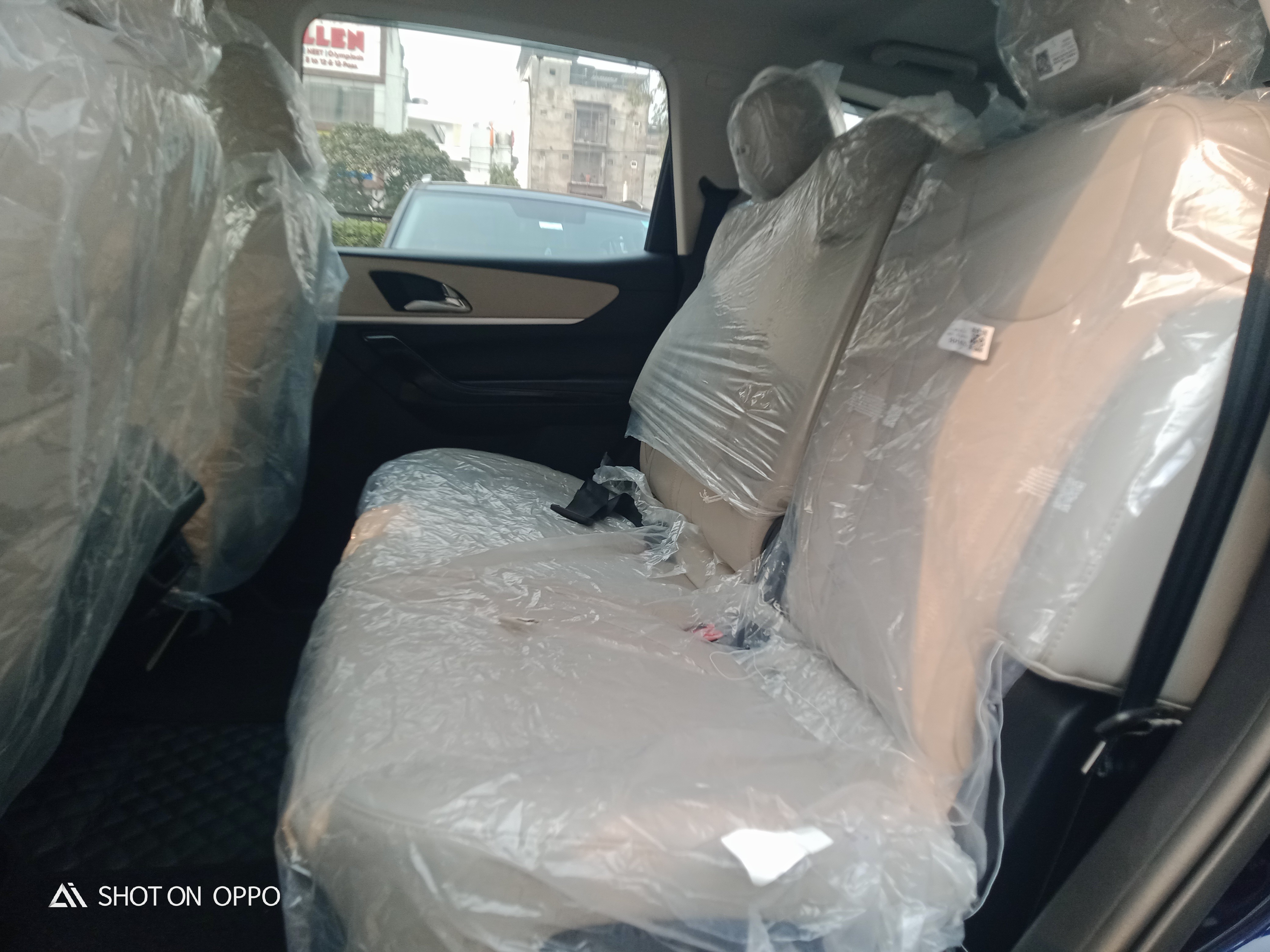 Buy Used Mahindra XUV700 AX7 AT BSVI of 2023 model @ 18,50,000 INR in Delhi - 4938129 ...