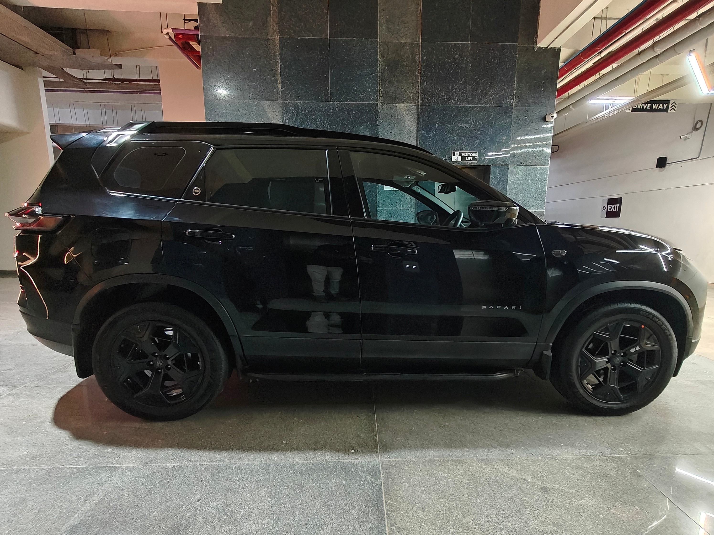 Buy Used Tata Safari Accomplished Plus Dark 6S AT of 2024 model @ 24,90,000 INR in Ahmedabad ...