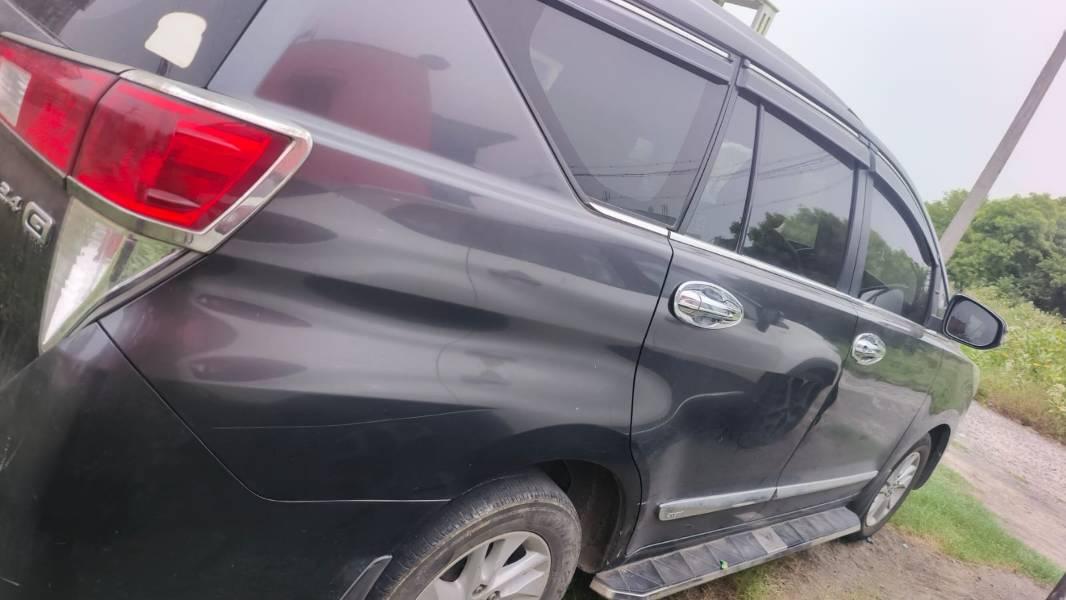 Buy Used Toyota Innova Crysta 2.4 G MT 8S BSIV of 2018 model @ 17,00 ...