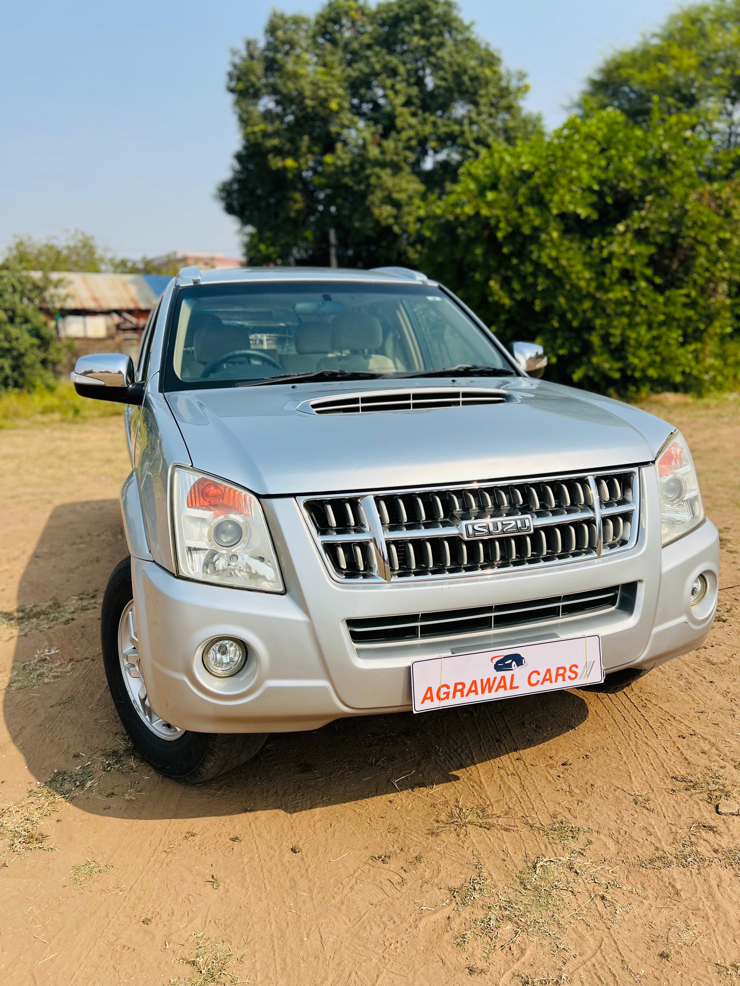Buy Used Isuzu MU 7 4x2 of 2015 model @ 9,99,000 INR in Vadodara - 4953770 - ZigWheels.com