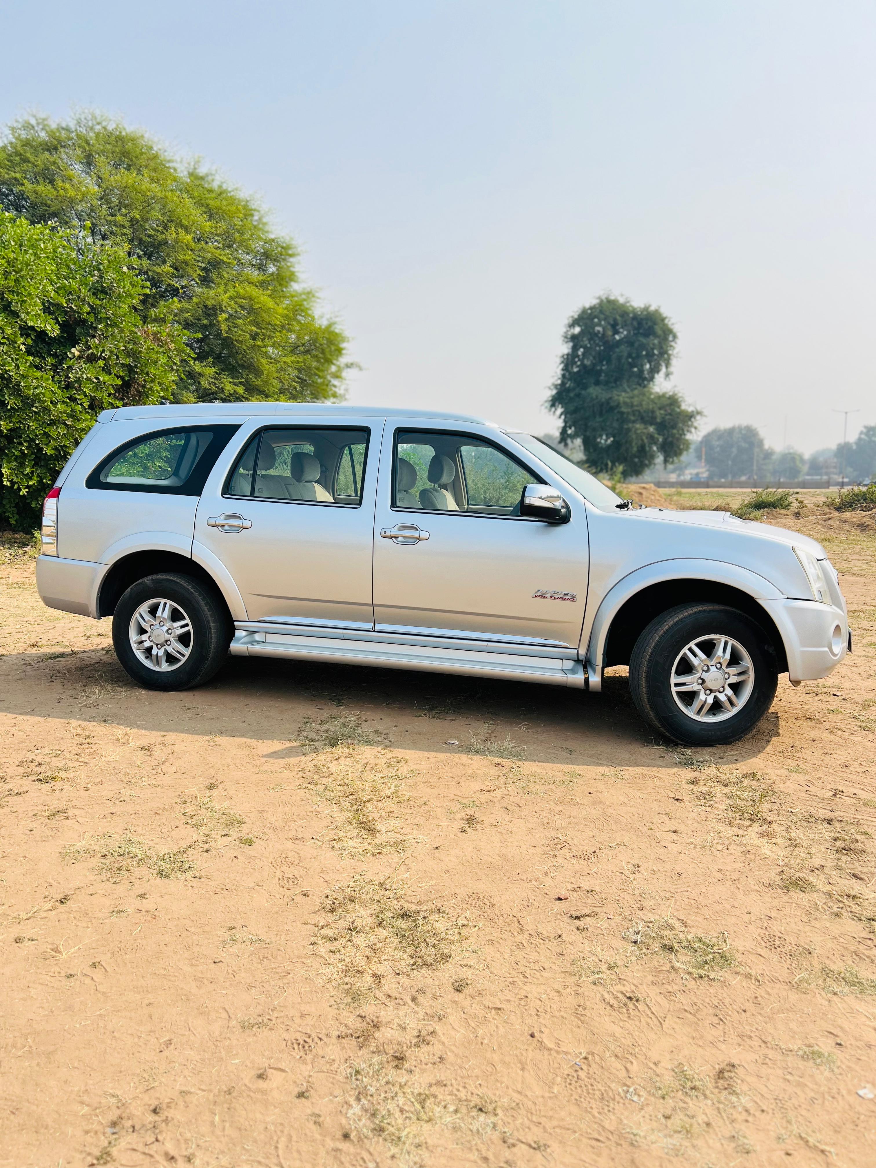 Buy Used Isuzu MU 7 4x2 of 2015 model @ 9,99,000 INR in Vadodara - 4953770 - ZigWheels.com
