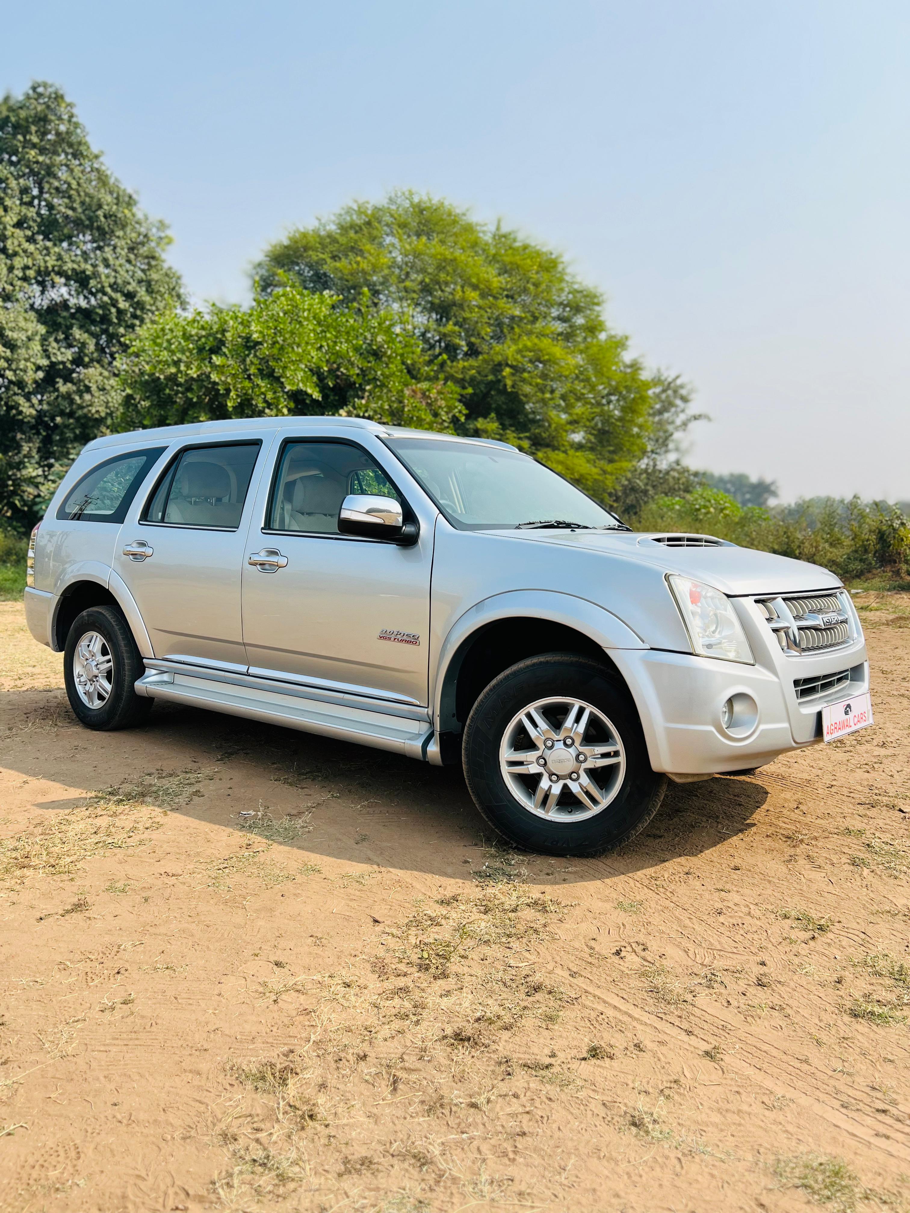 Buy Used Isuzu MU 7 4x2 of 2015 model @ 9,99,000 INR in Vadodara - 4953770 - ZigWheels.com