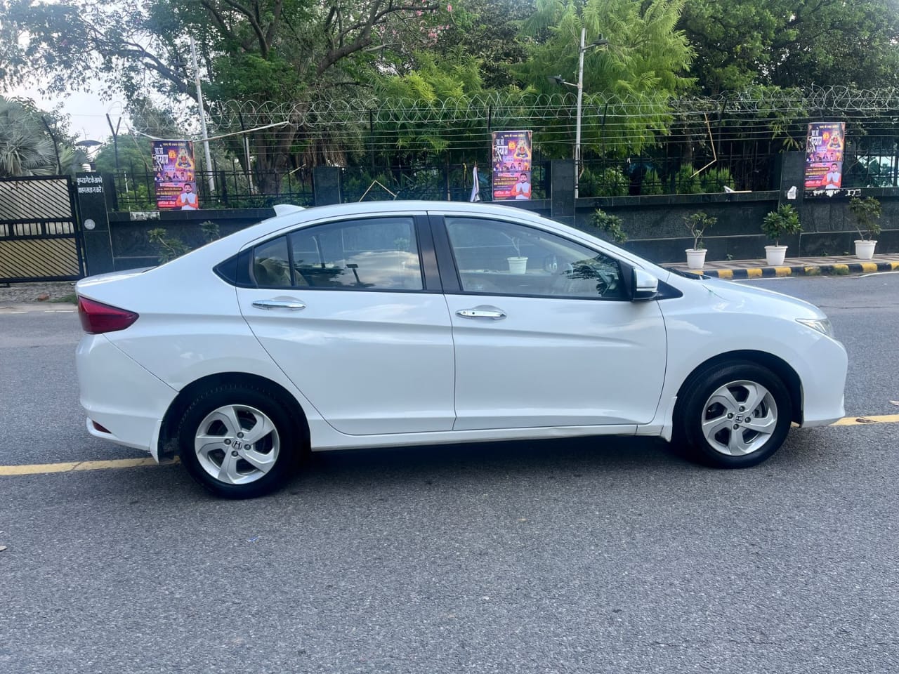 Buy Used Honda City i VTEC CVT VX of 2015 model @ 5,30,000 INR in Delhi - 4954185 - ZigWheels.com