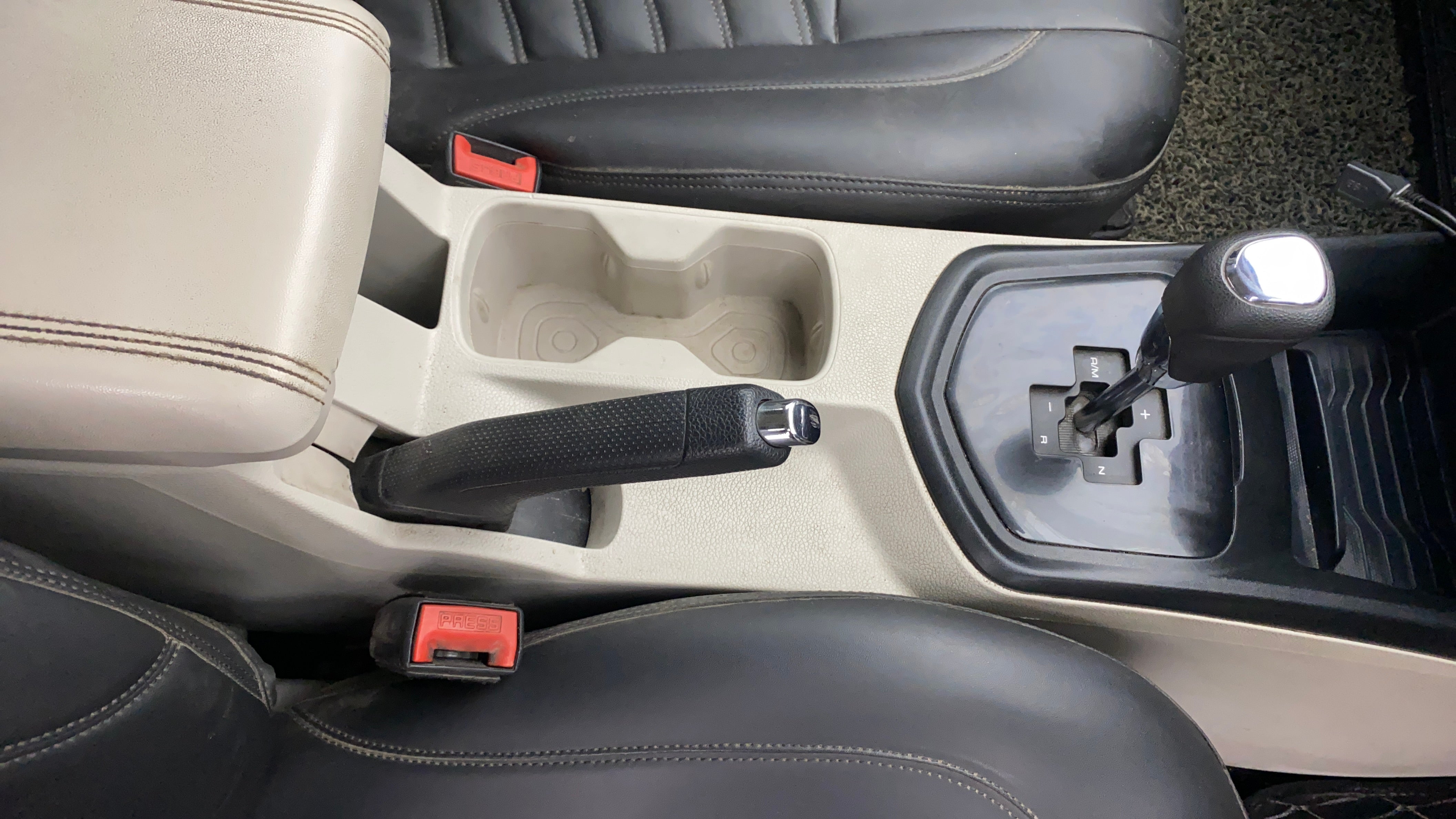 Buy Used Mahindra XUV300 W6 AMT Diesel Sunroof BSVI of 2023 model @ 9,33,655 INR in Chennai ...