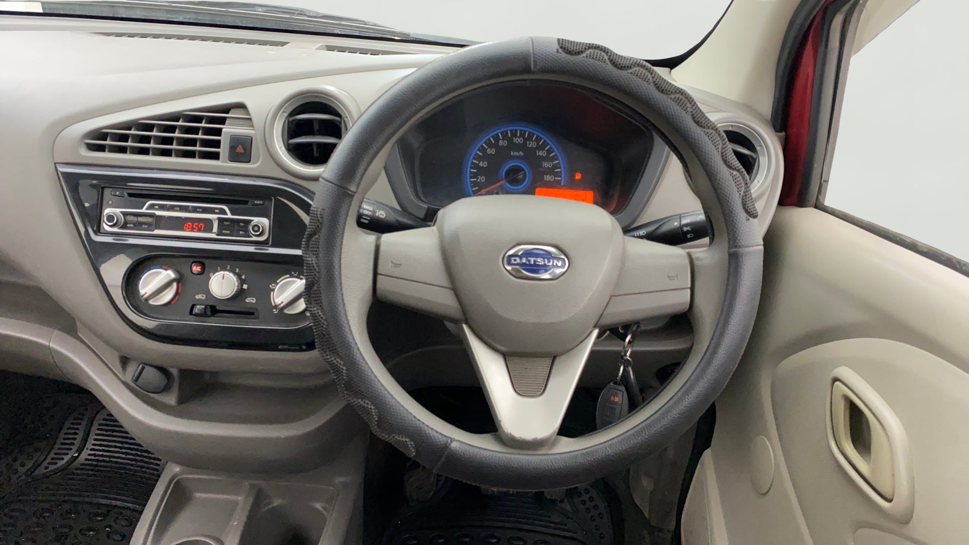 Buy Used Datsun RediGO T Option of 2017 model @ 1,43,218 INR in Mumbai - 4956277 - ZigWheels.com