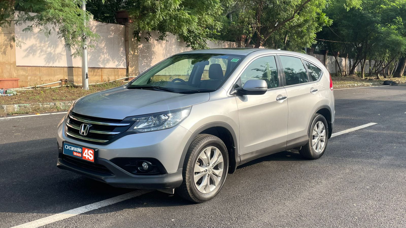 Buy Used Honda CR-V 2.0L 2WD AT of 2018 model @ 9,85,000 INR in Delhi - 4957852 - ZigWheels.com