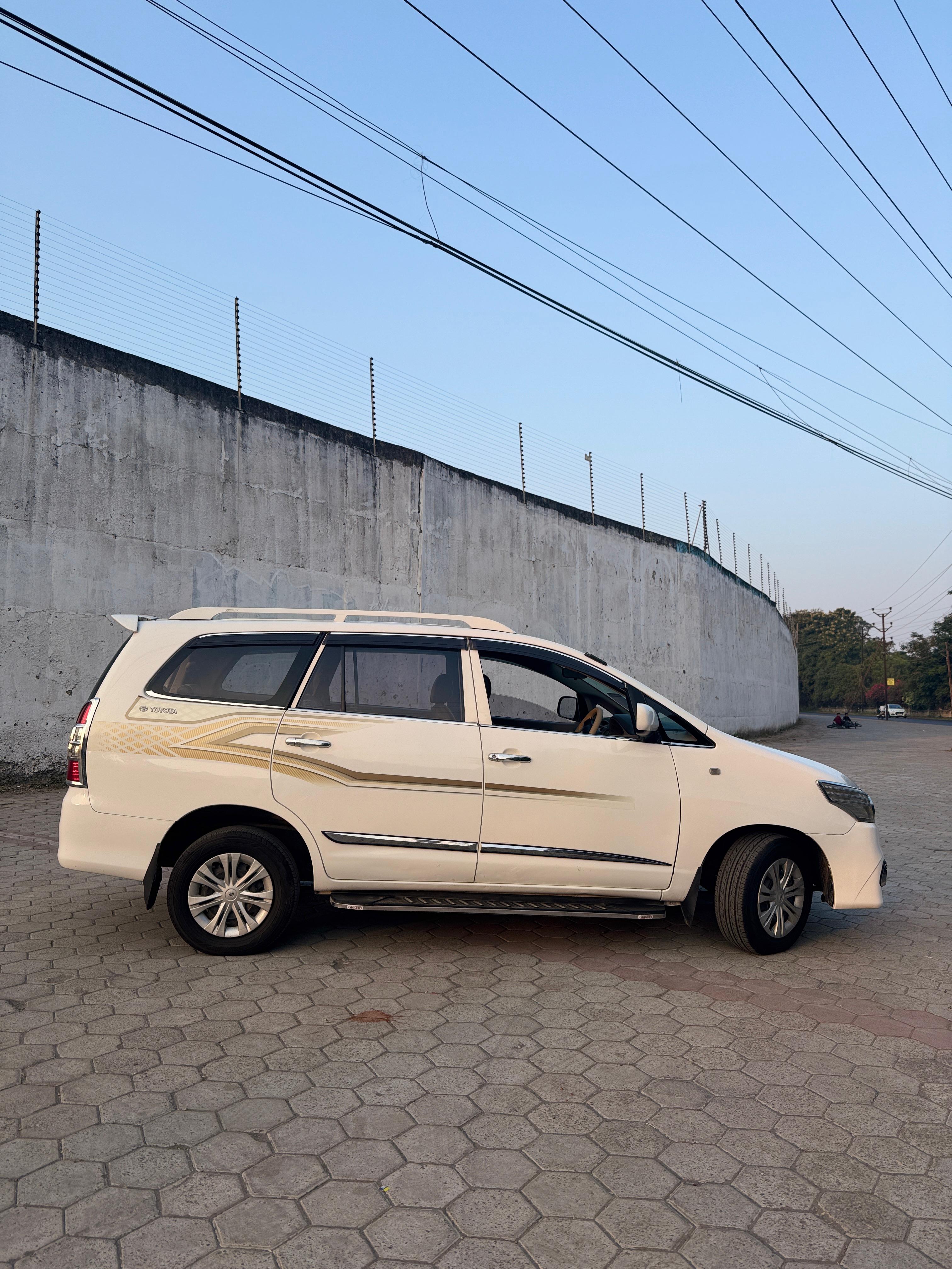 Buy Used Toyota Innova 2.5 G Diesel 7 Seater BS IV of 2015 model @ 7 ...