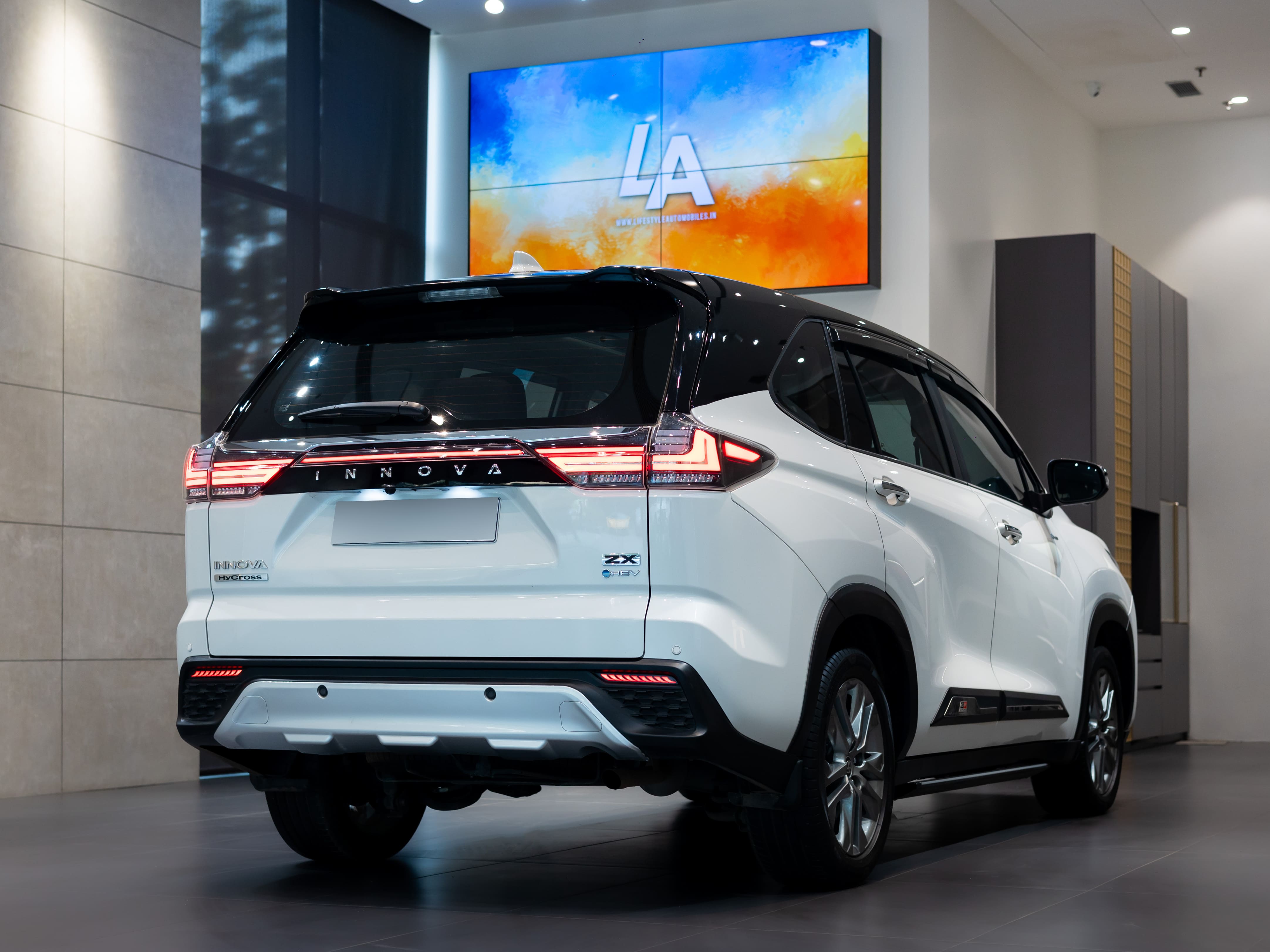 Buy Used Toyota Innova Hycross ZX Hybrid of 2025 model @ 30,00,000 INR in Kolkata - 4958079 ...