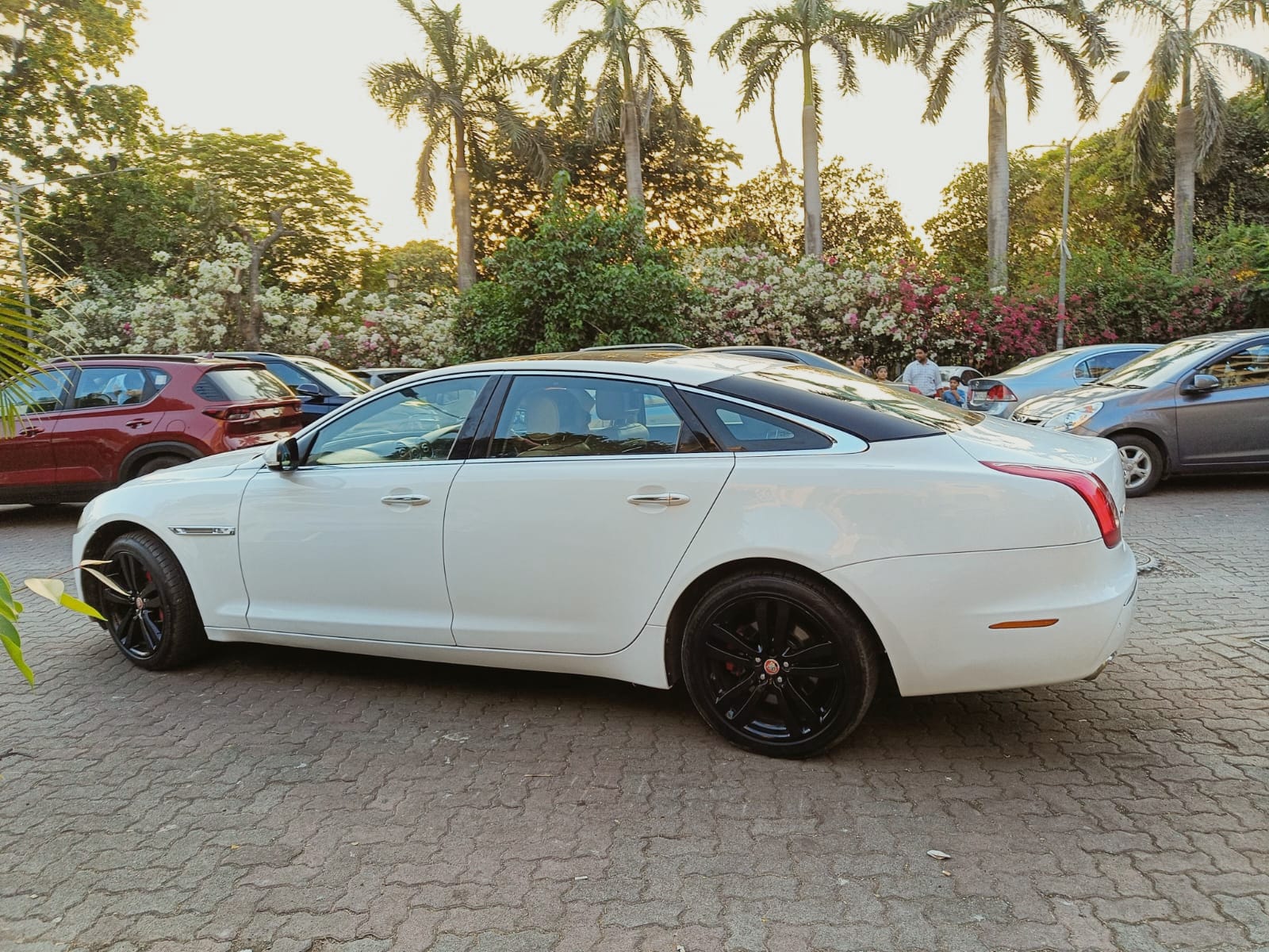 Buy Used Jaguar XJ 3.0L of 2011 model @ 14,50,000 INR in Mumbai - 4958696 - ZigWheels.com
