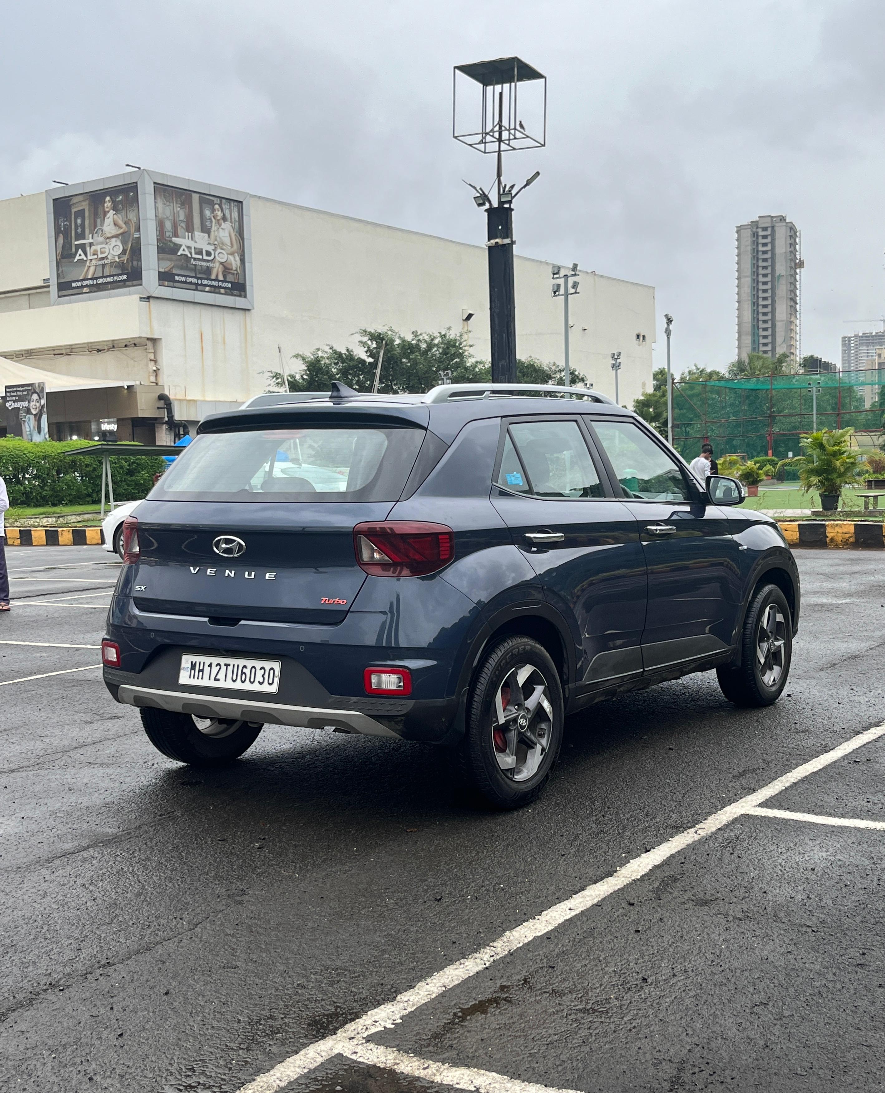 Buy Used Hyundai Venue SX Plus Turbo DCT of 2022 model @ 10,10,000 INR in Mumbai - 4962123 ...