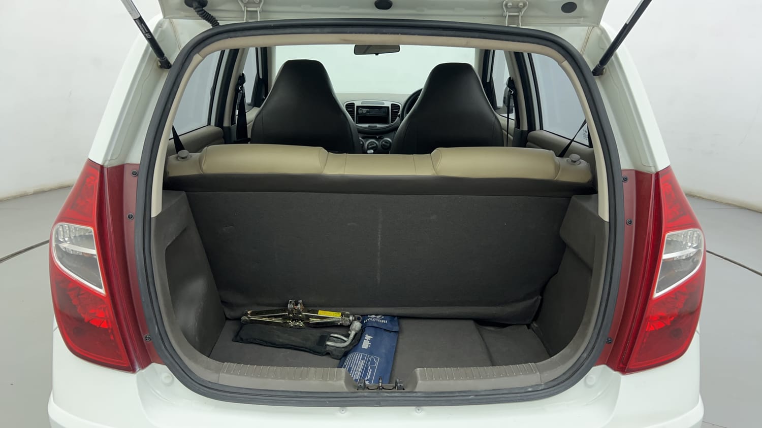 Buy Used Hyundai i10 Era 1.1 iTech SE of 2013 model @ 2,27,356 INR in ...