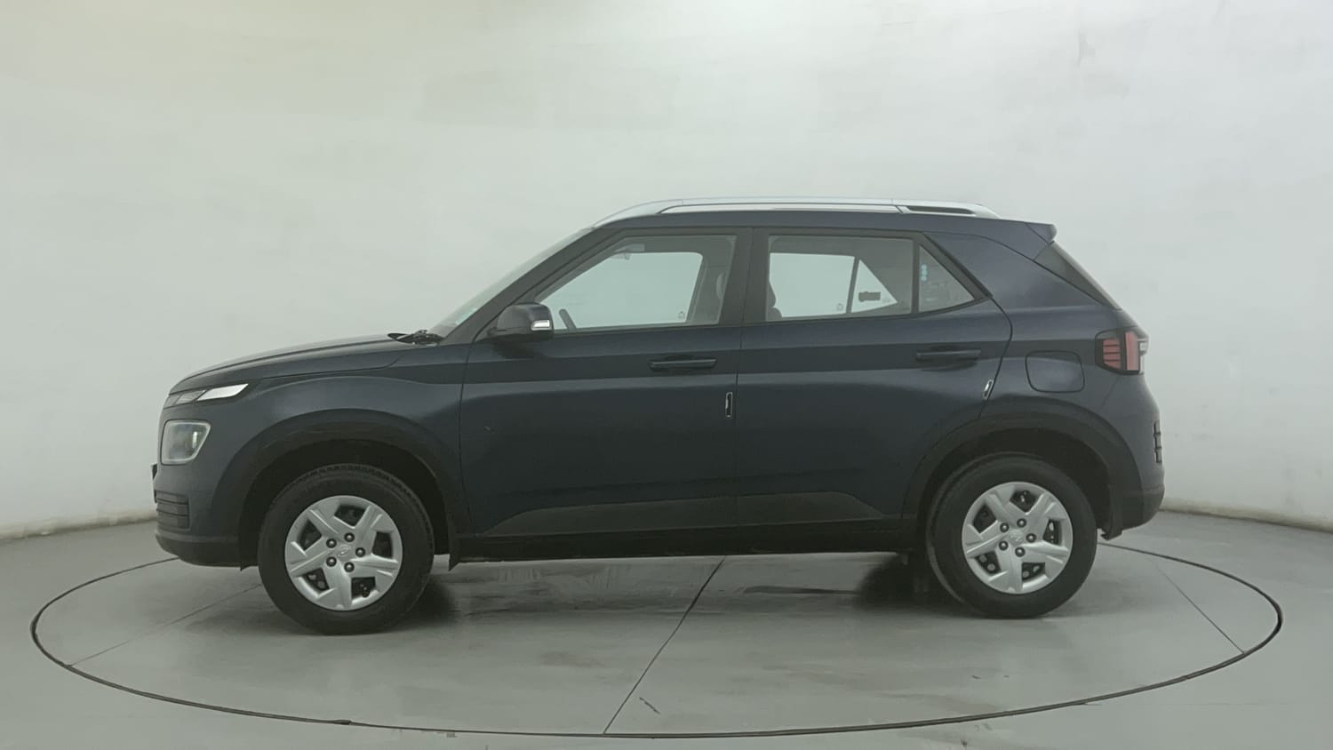 Buy Used Hyundai Venue SX BSVI of 2022 model @ 8,16,974 INR in ...