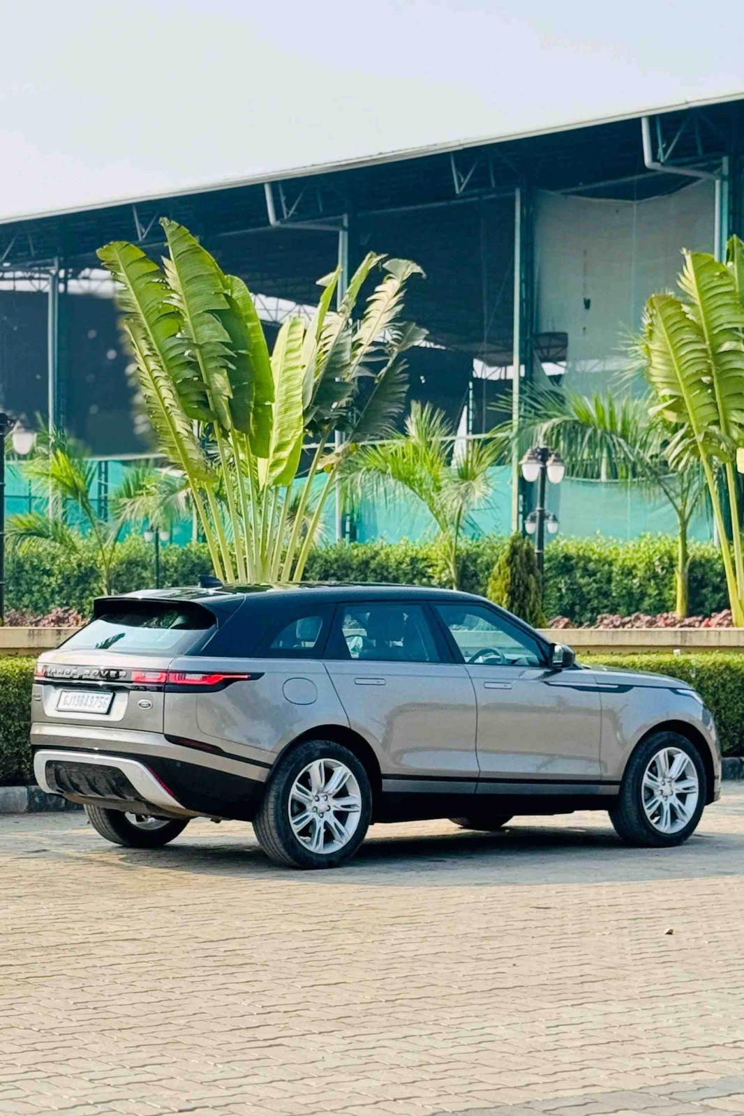 Buy Used Land Rover Range Rover Velar D300 R-Dynamic of 2019 model @ 41,00,000 INR in Surat ...