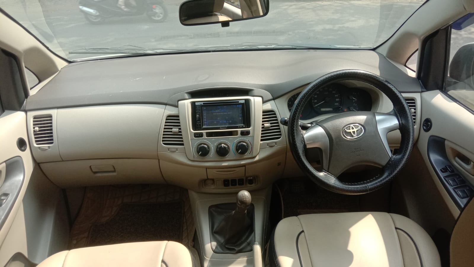 Buy Used Toyota Innova 2.5 G Diesel 8 Seater of 2014 model @ 10,65,000 ...
